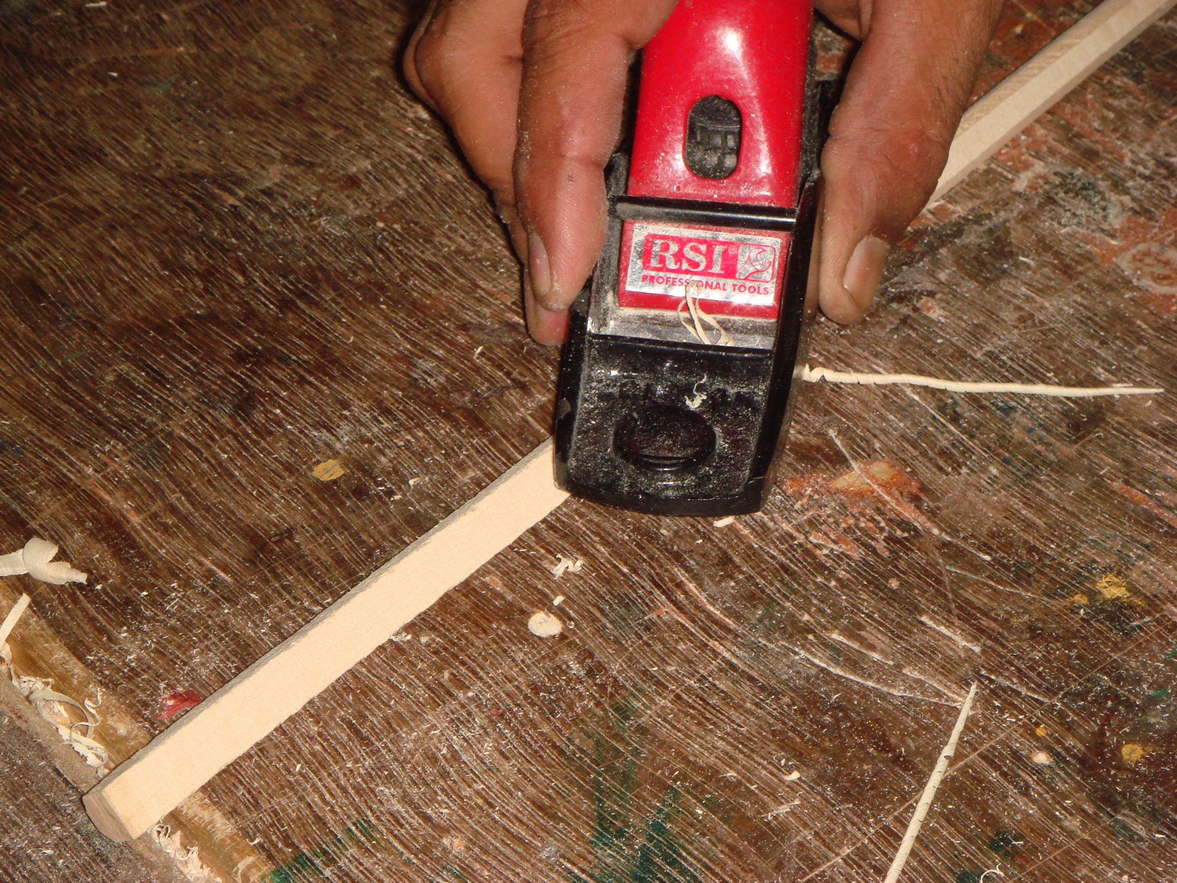 Make Wooden Dowels With a Threading Die : 5 Steps - Instructables