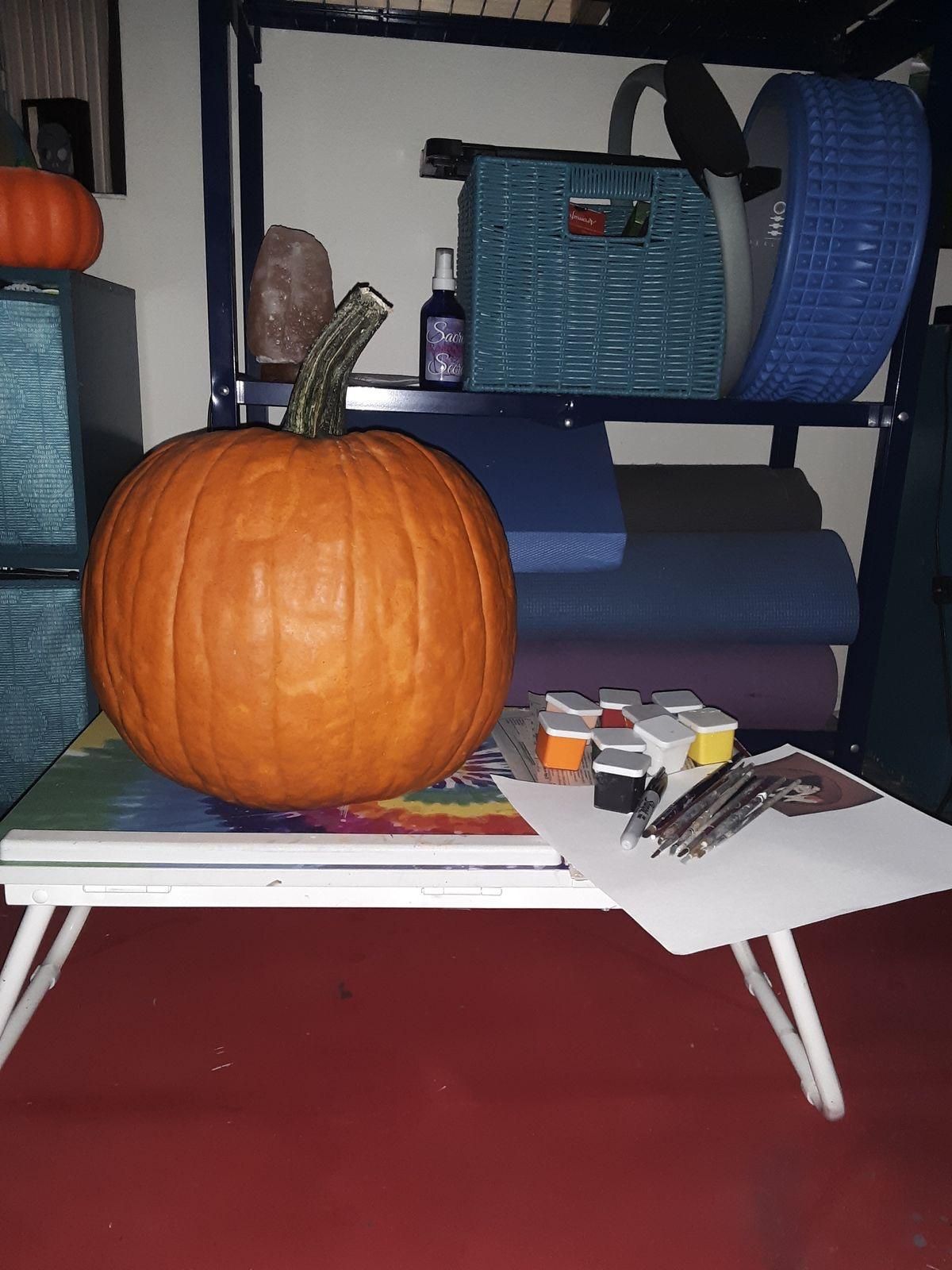 Pumpkin Painting Using the Projector Method : 5 Steps - Instructables