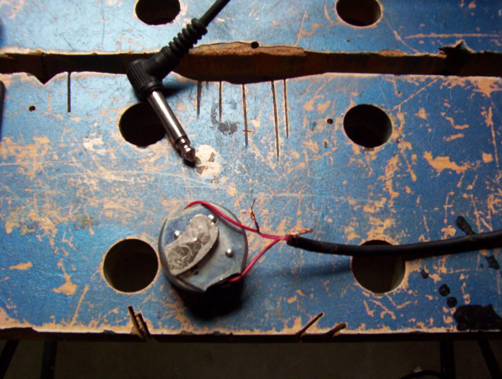 Cheap and Easy Guitar Pickups : 9 Steps - Instructables