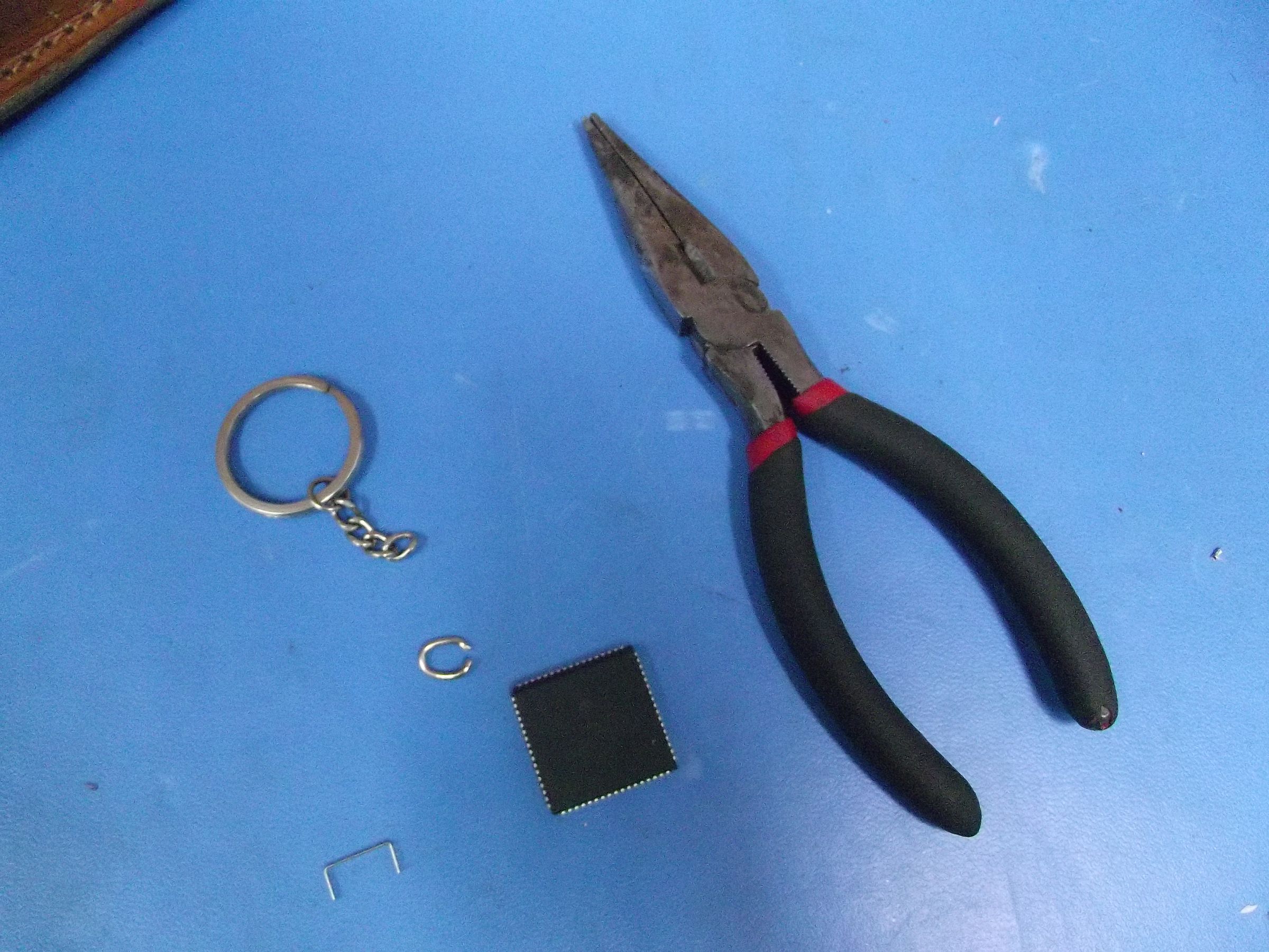 Microchip Keychain in Less Than 5 Minutes !!! : 4 Steps - Instructables