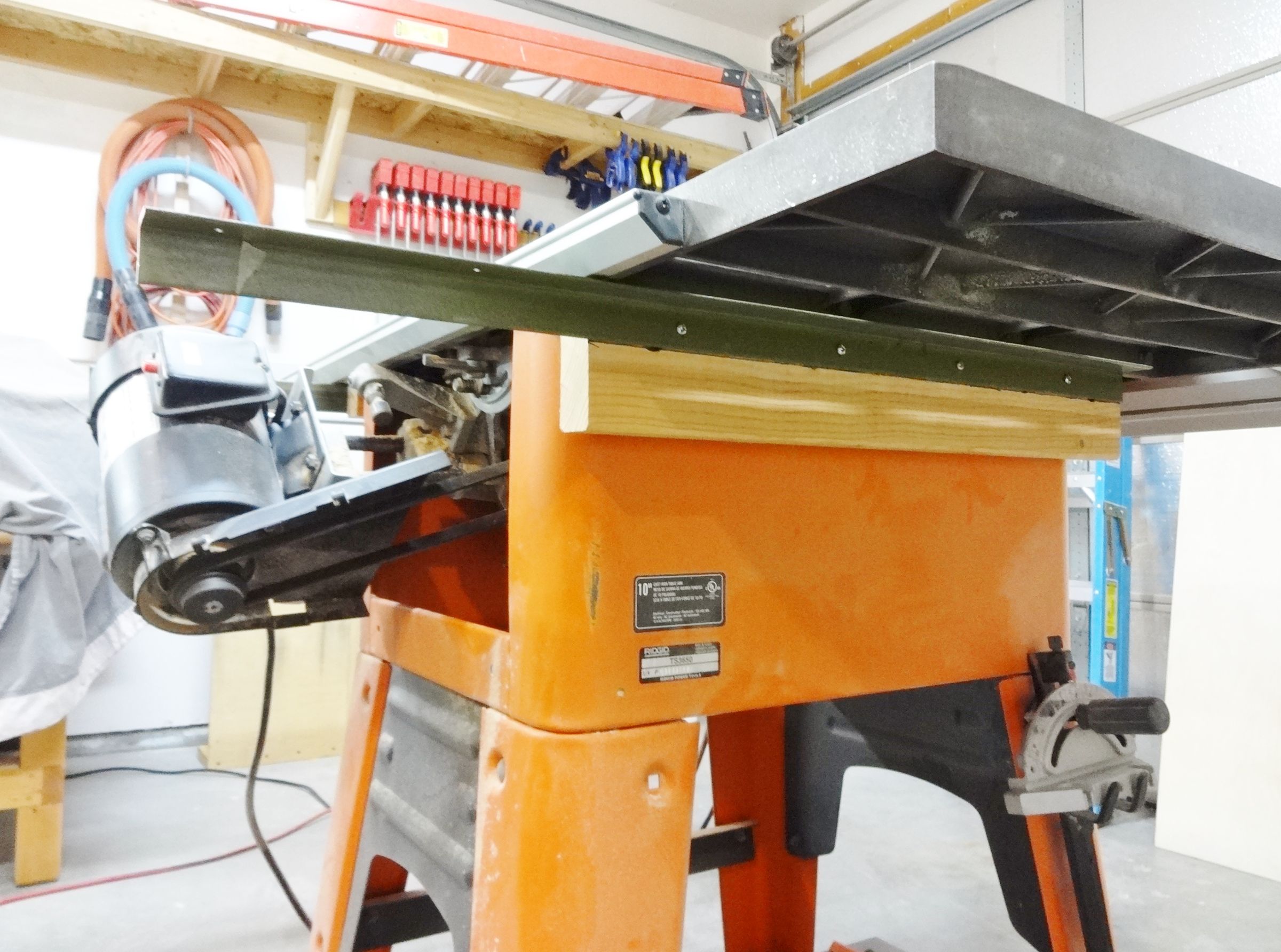 Height-Adjustable Outfeed Worktable : 11 Steps (with Pictures ...