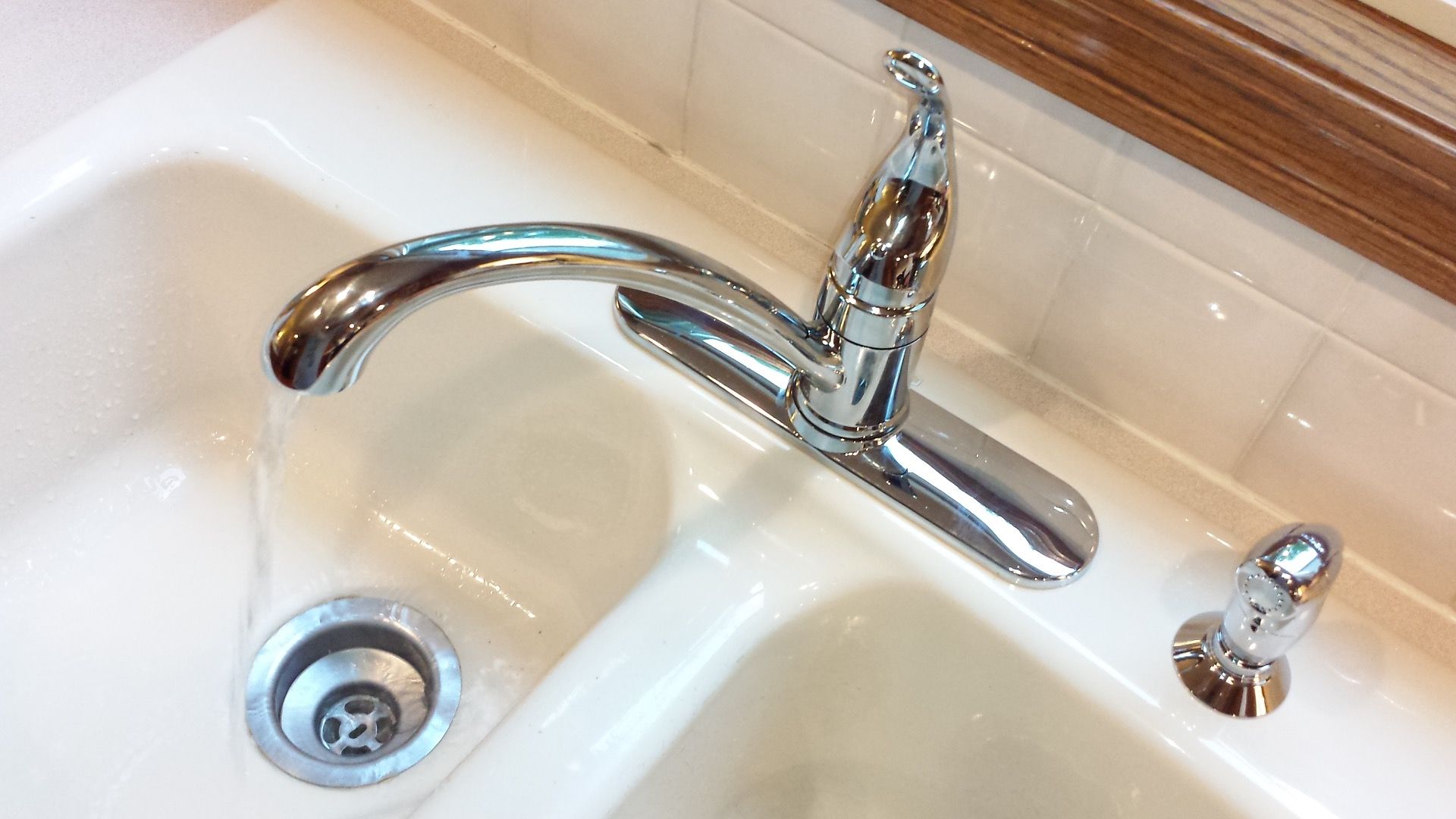 How to Change a Kitchen Faucet : 27 Steps (with Pictures) - Instructables