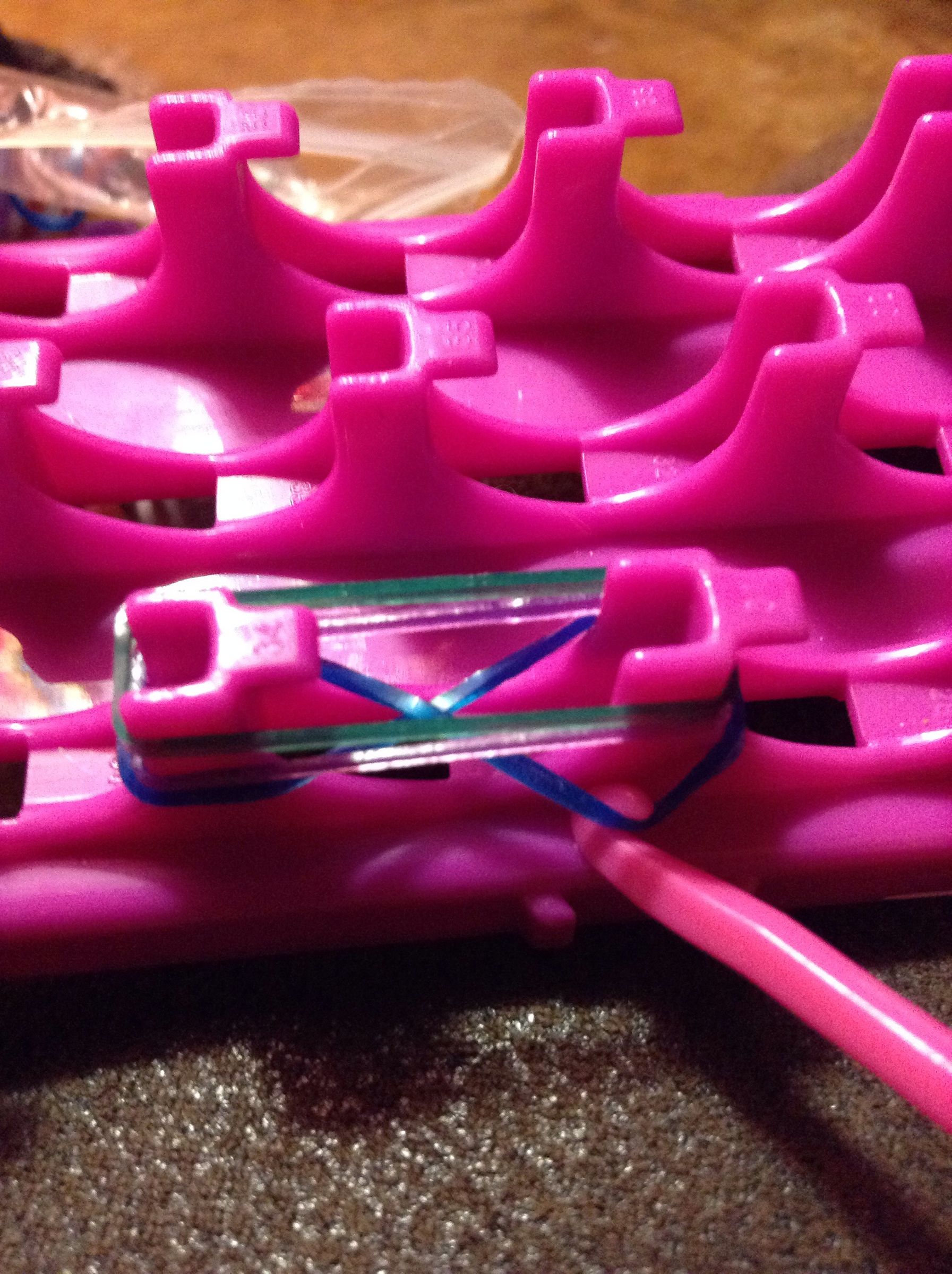 Rainbow Loom Fishtail Bracelet : 25 Steps - Instructables