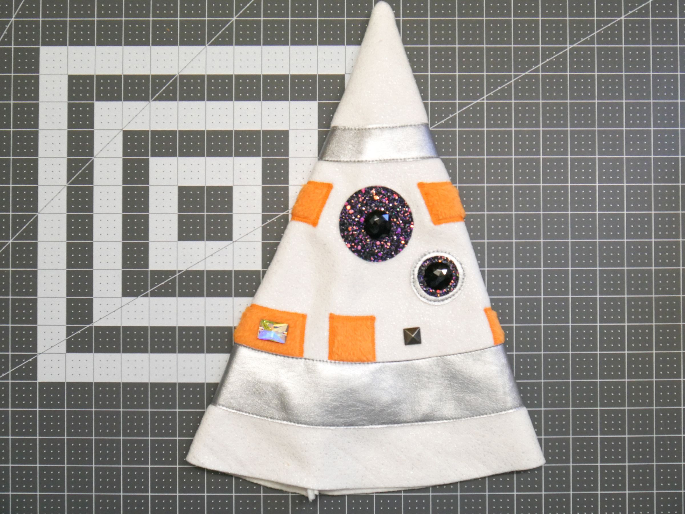 Star Wars BB8 Inspired Santa Hat : 10 Steps (with Pictures) - Instructables