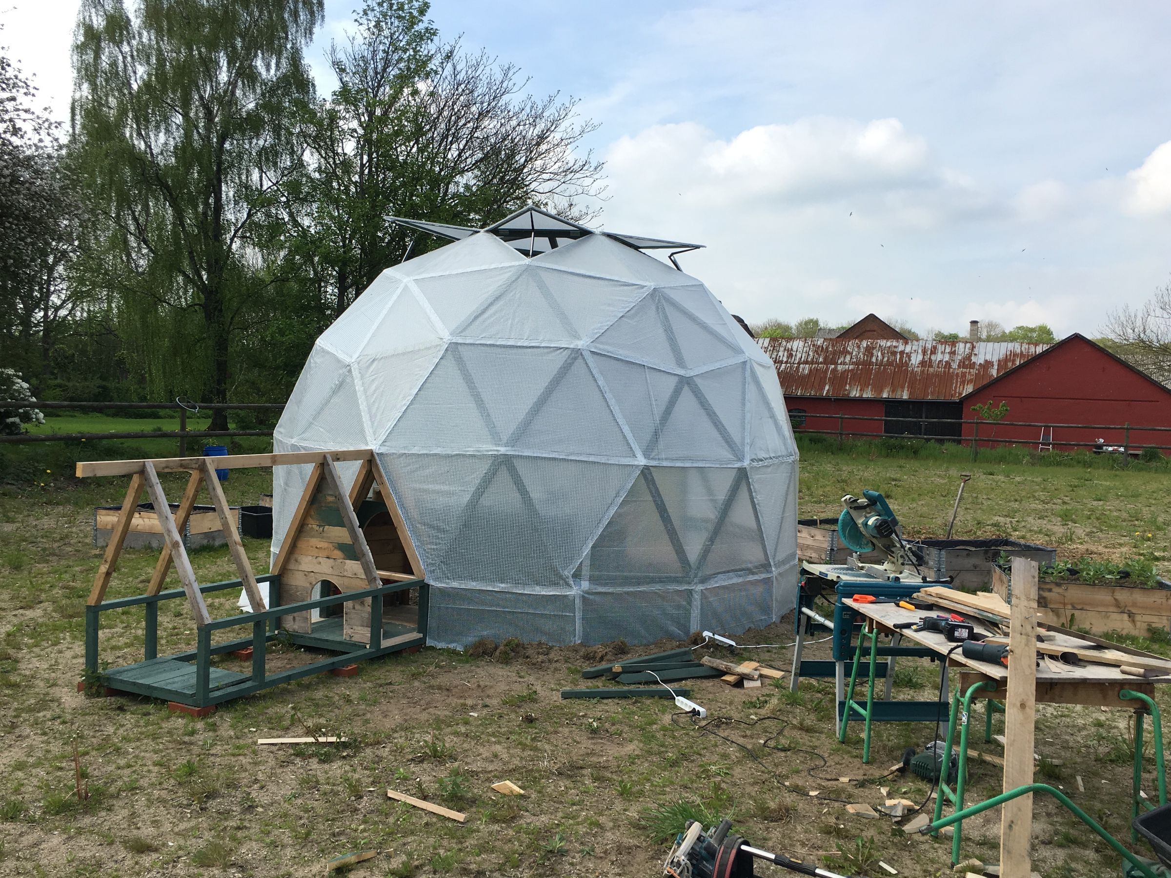 SELF-SUFFICIENT DOME : 19 Steps (with Pictures) - Instructables