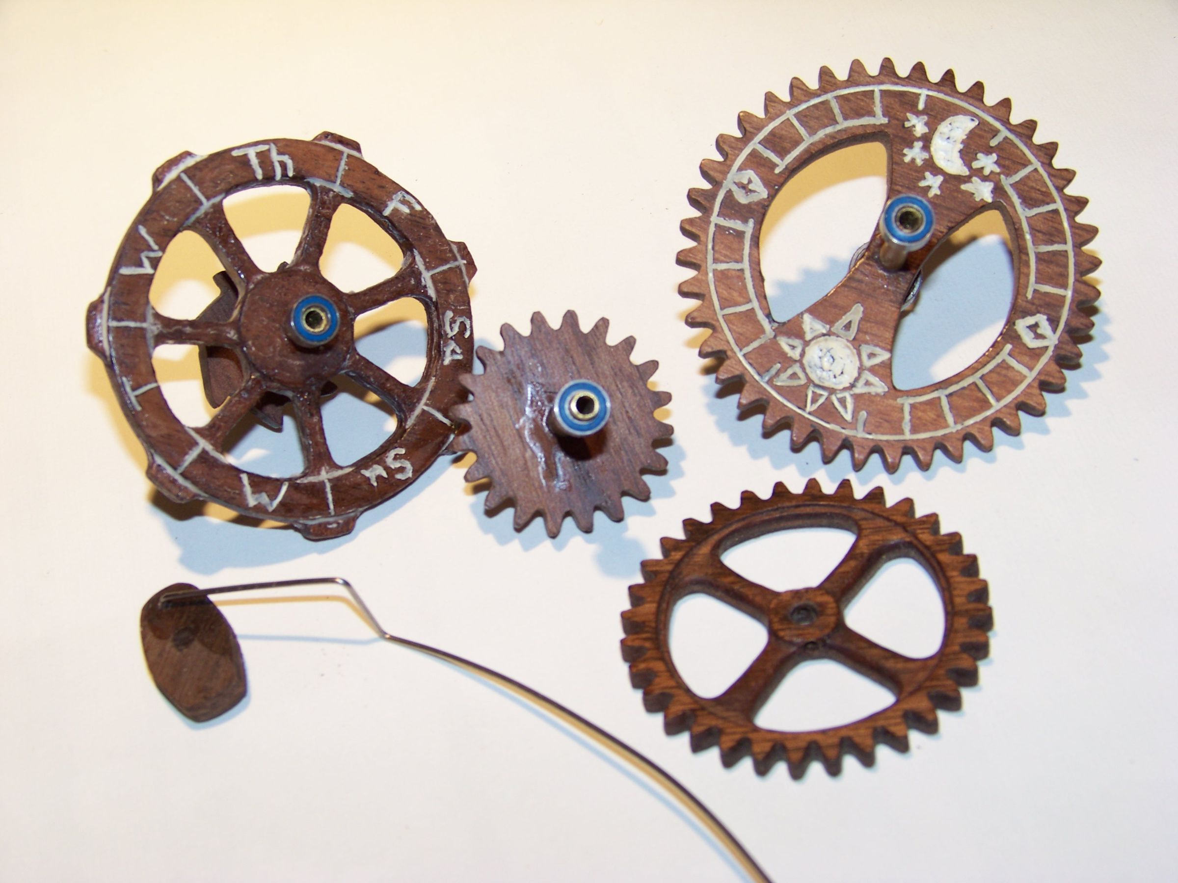 Wooden Gear Banjo Clock : 10 Steps (with Pictures) - Instructables
