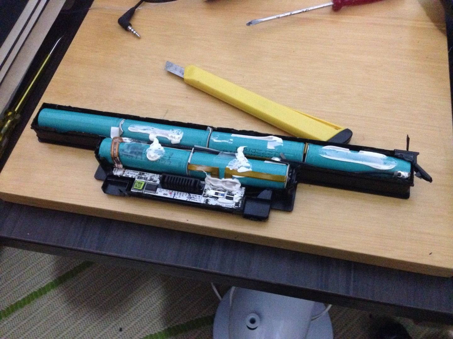 REUSE YOUR OLD LAPTOP BATTERY TO MAKE a POWER BANK : 9 Steps (with ...