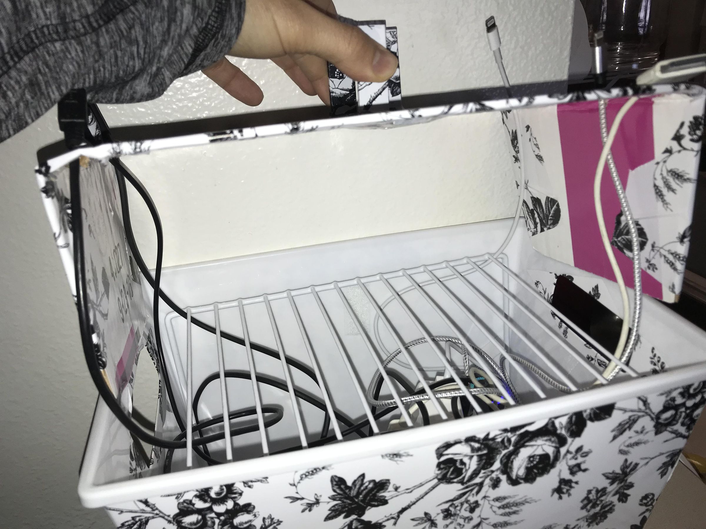 $3 Charging Station! (Dollar Tree, + Power Strip) : 7 Steps - Instructables