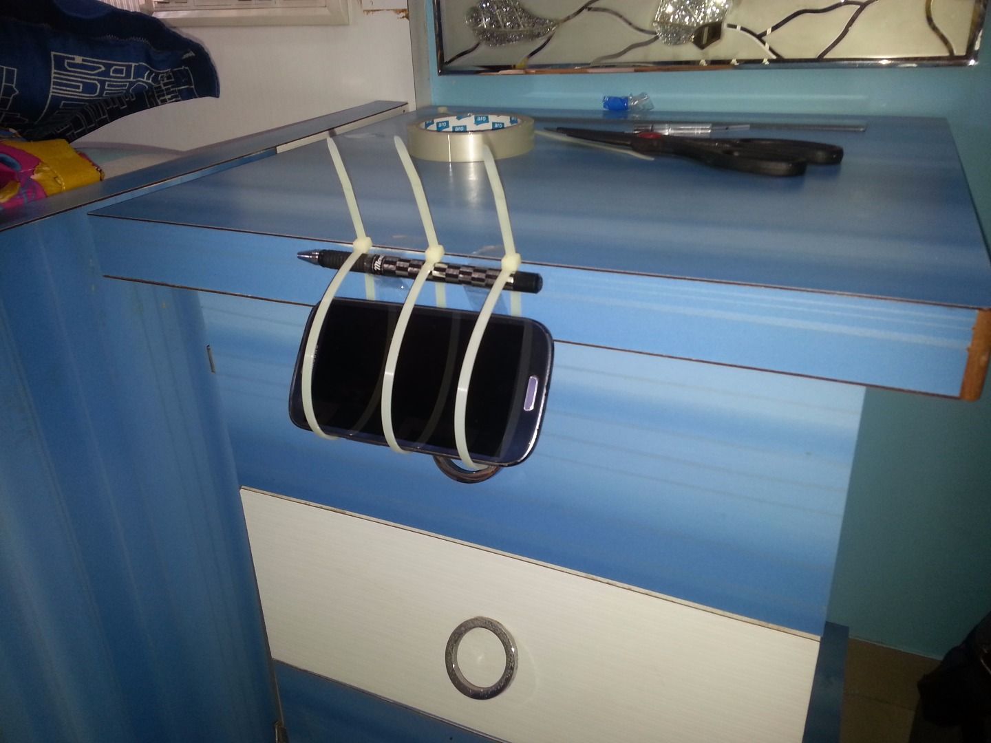 Ziptie Phone Holder : 4 Steps (with Pictures) - Instructables