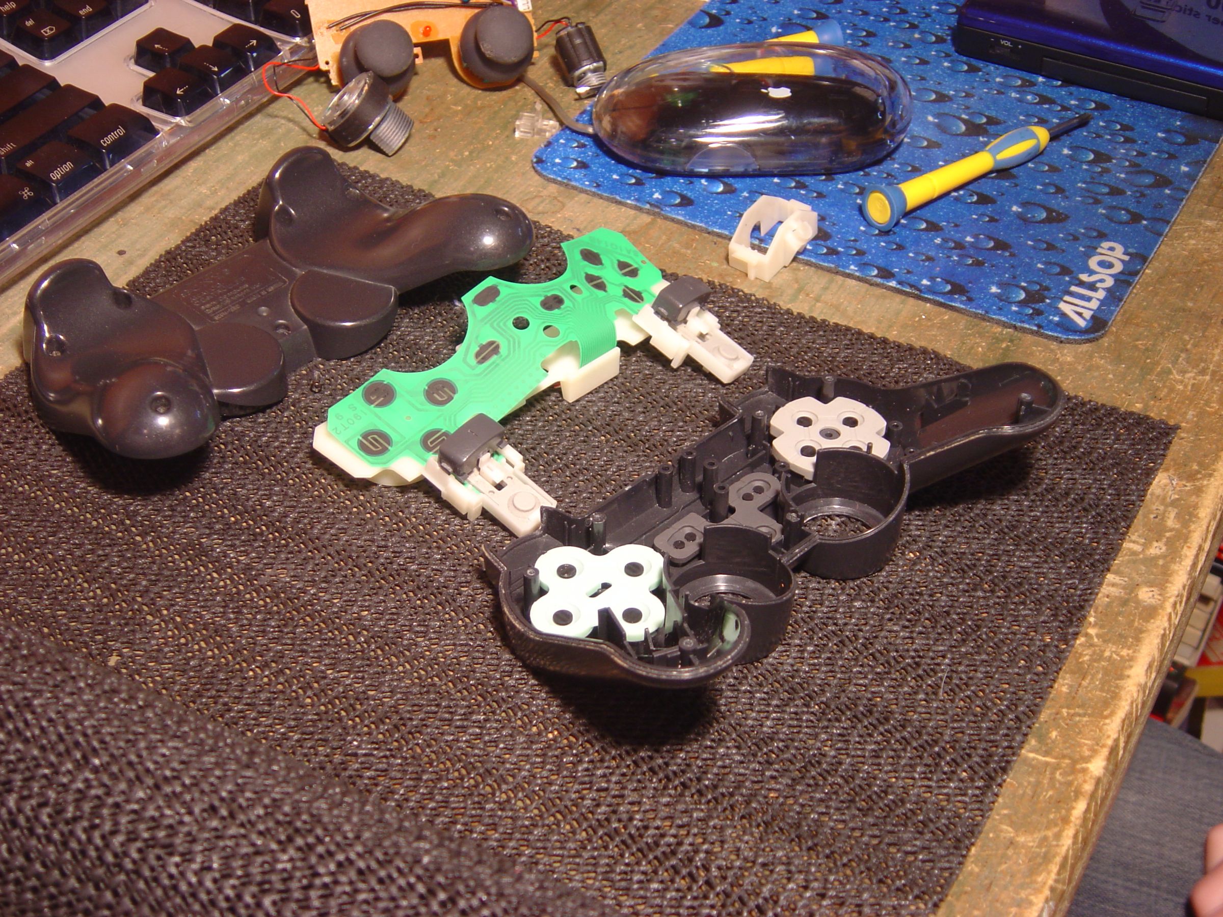 Clean Your DualShock Controller : 9 Steps - Instructables