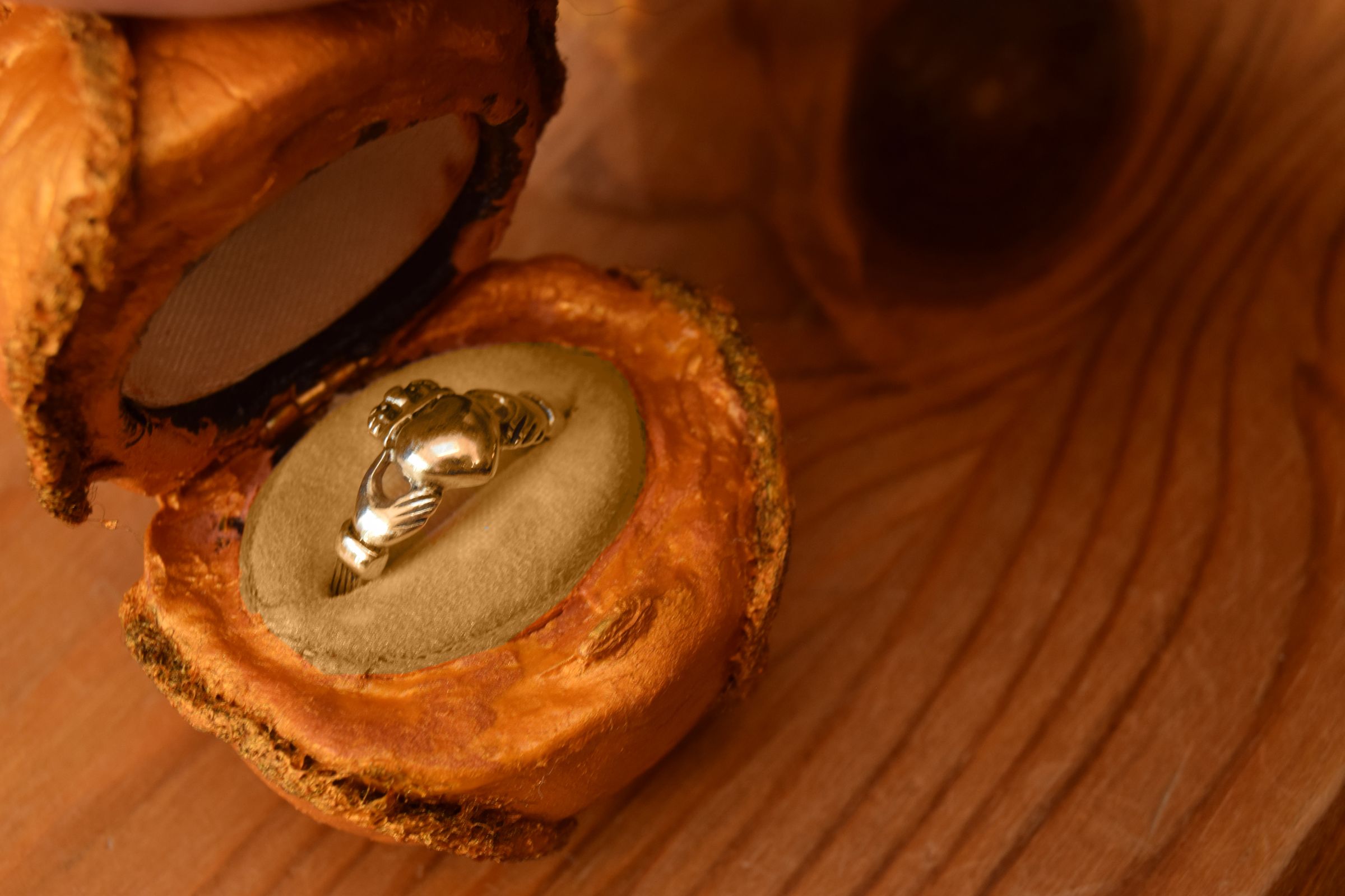 Golden Snitch Ring Box : 5 Steps - Instructables