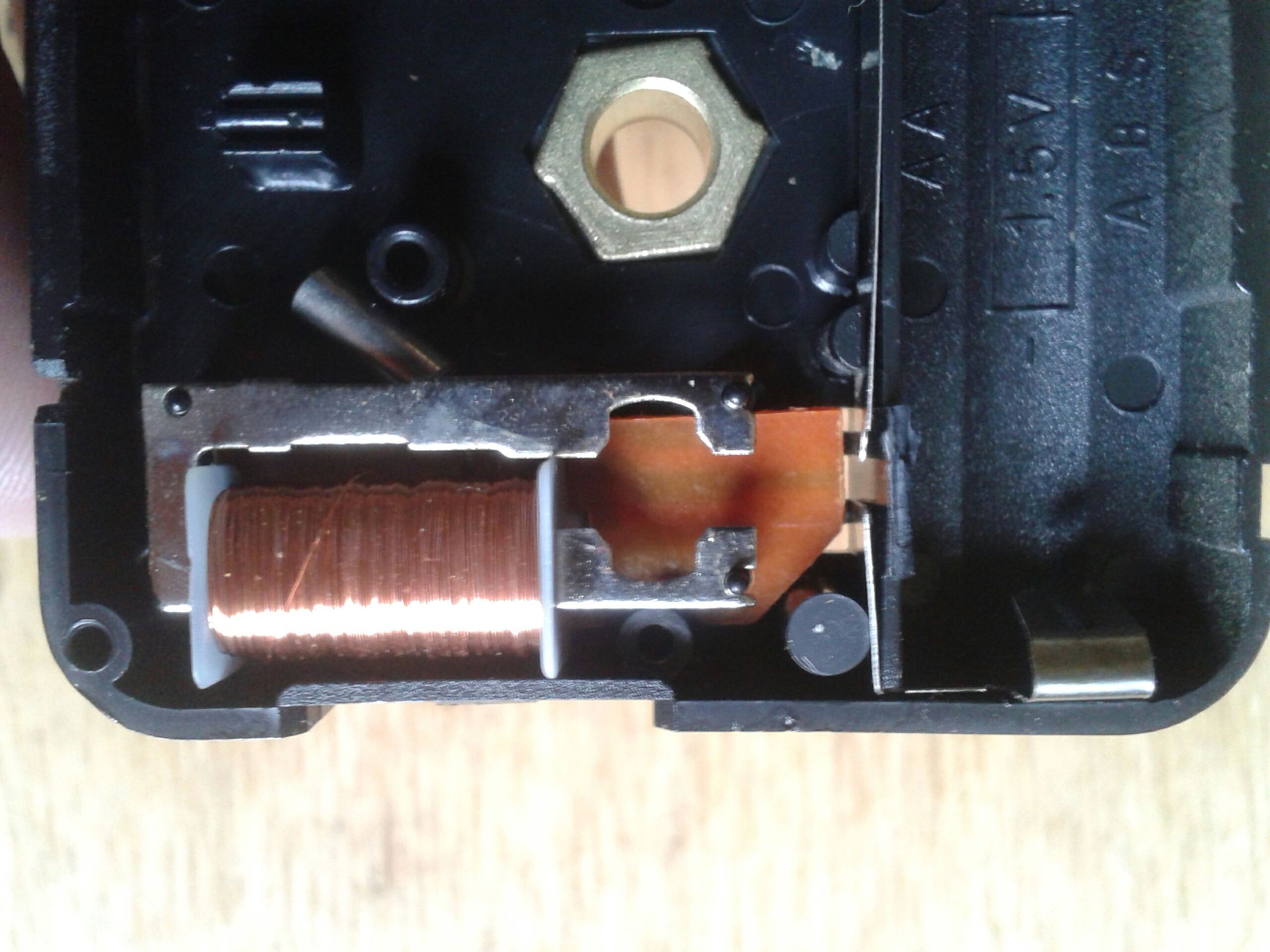 What's in a Quartz Clock : 9 Steps - Instructables