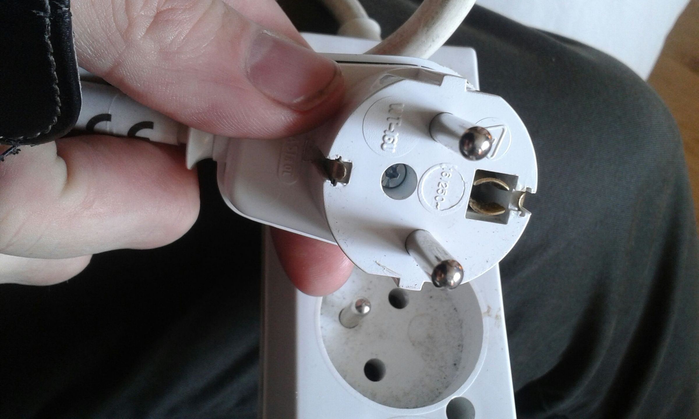 UK/European Extension Cable : 3 Steps - Instructables