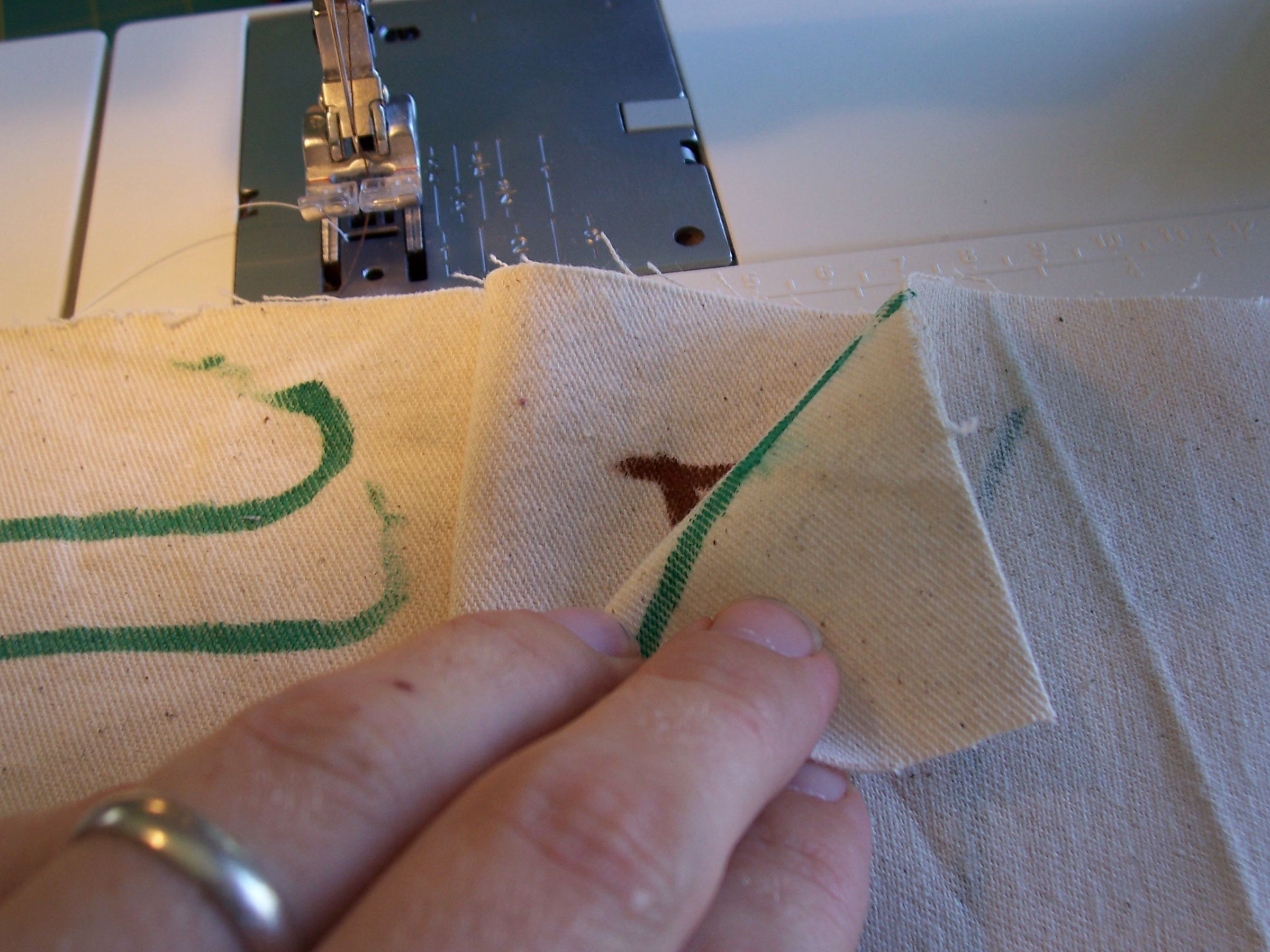 Sewing a Perfect 3-D Corner (for a Cube) : 5 Steps (with Pictures ...