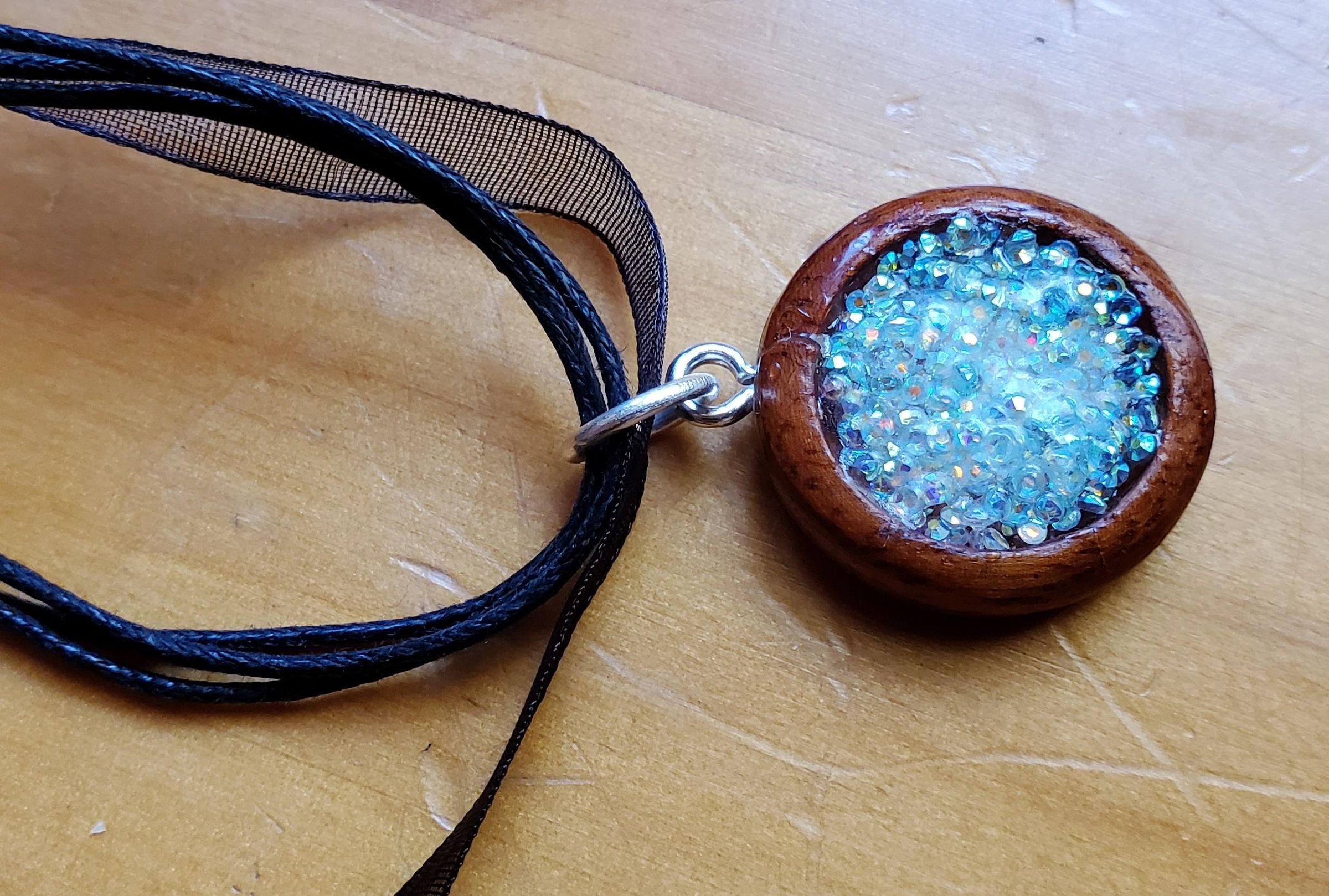 Rainbow Rhinestone Pendant : 7 Steps (with Pictures) - Instructables