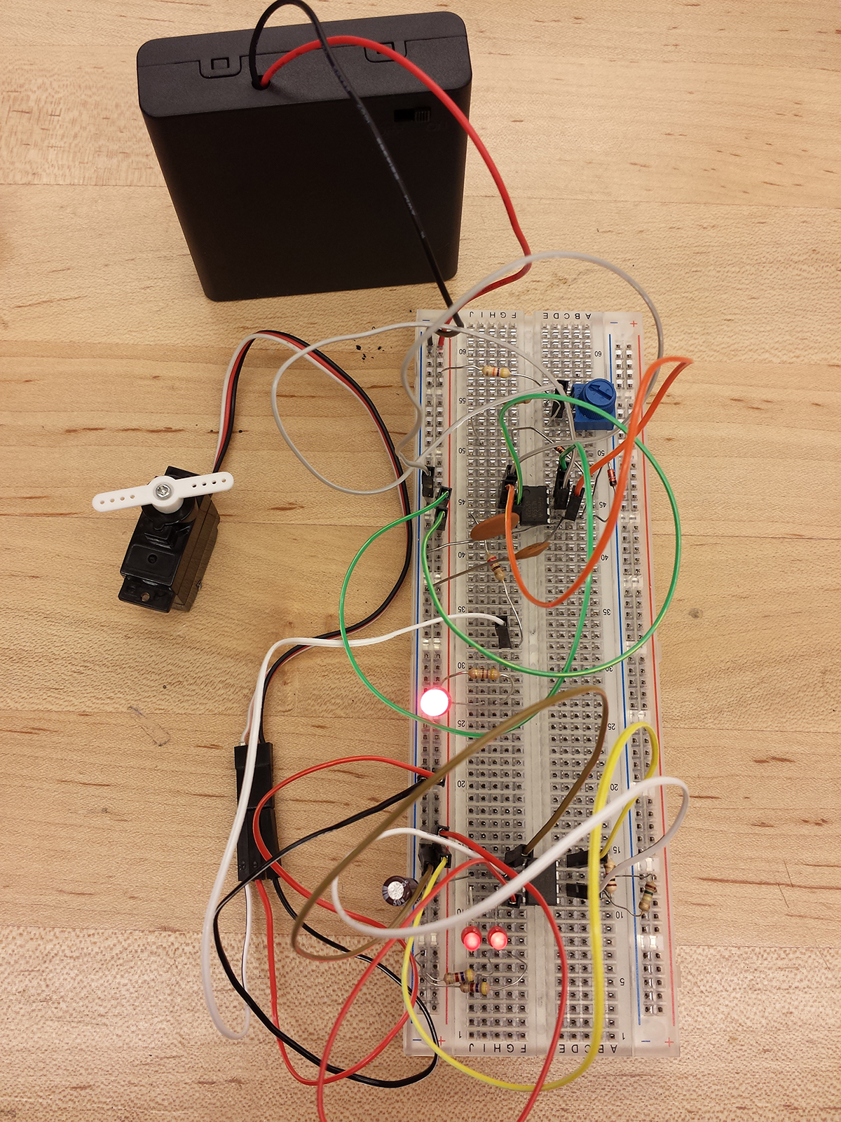 Blinking LEDs + Controllable Servo : 5 Steps - Instructables