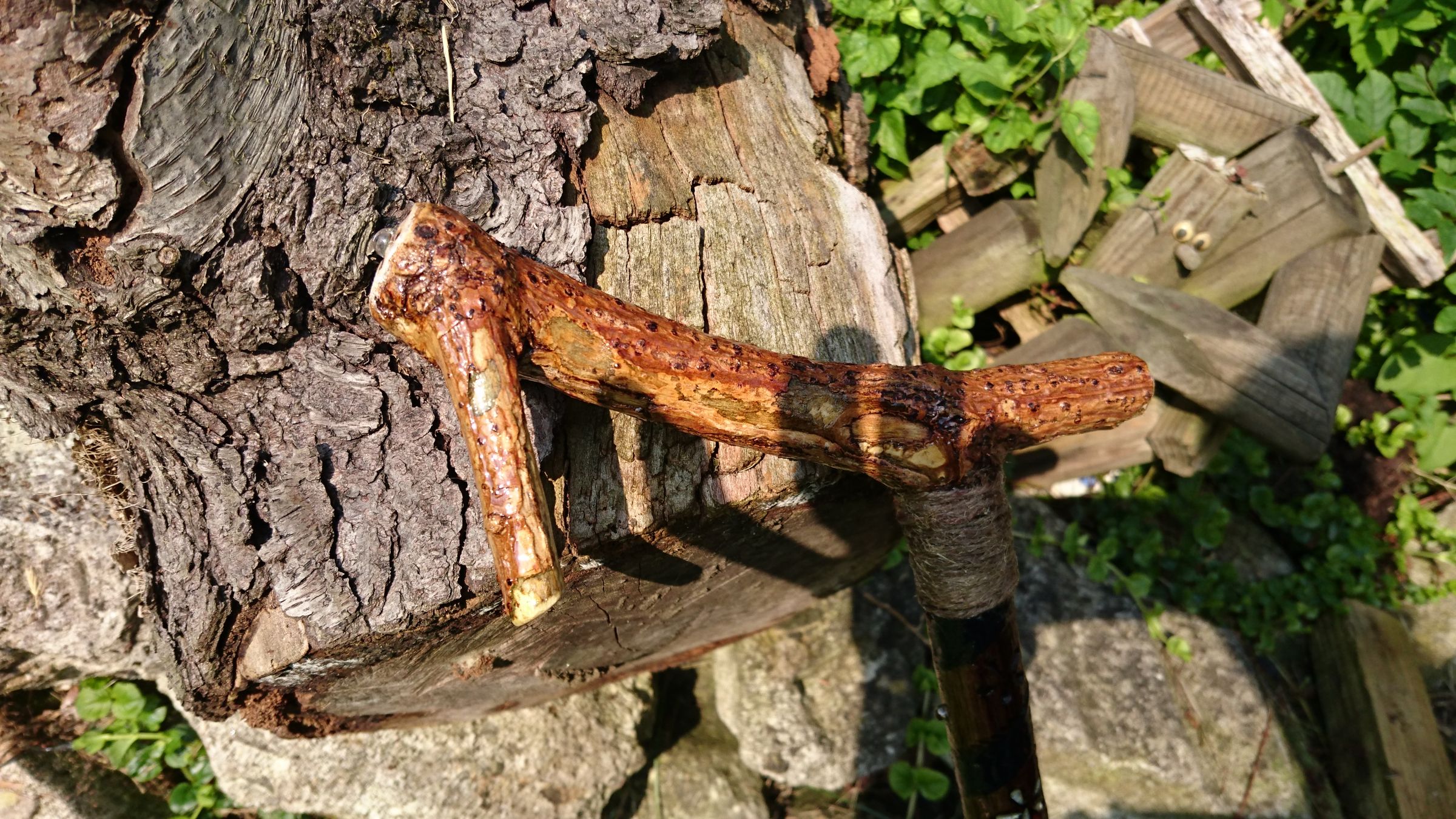 Broom Stick Into a Walking Stick : 8 Steps (with Pictures) - Instructables