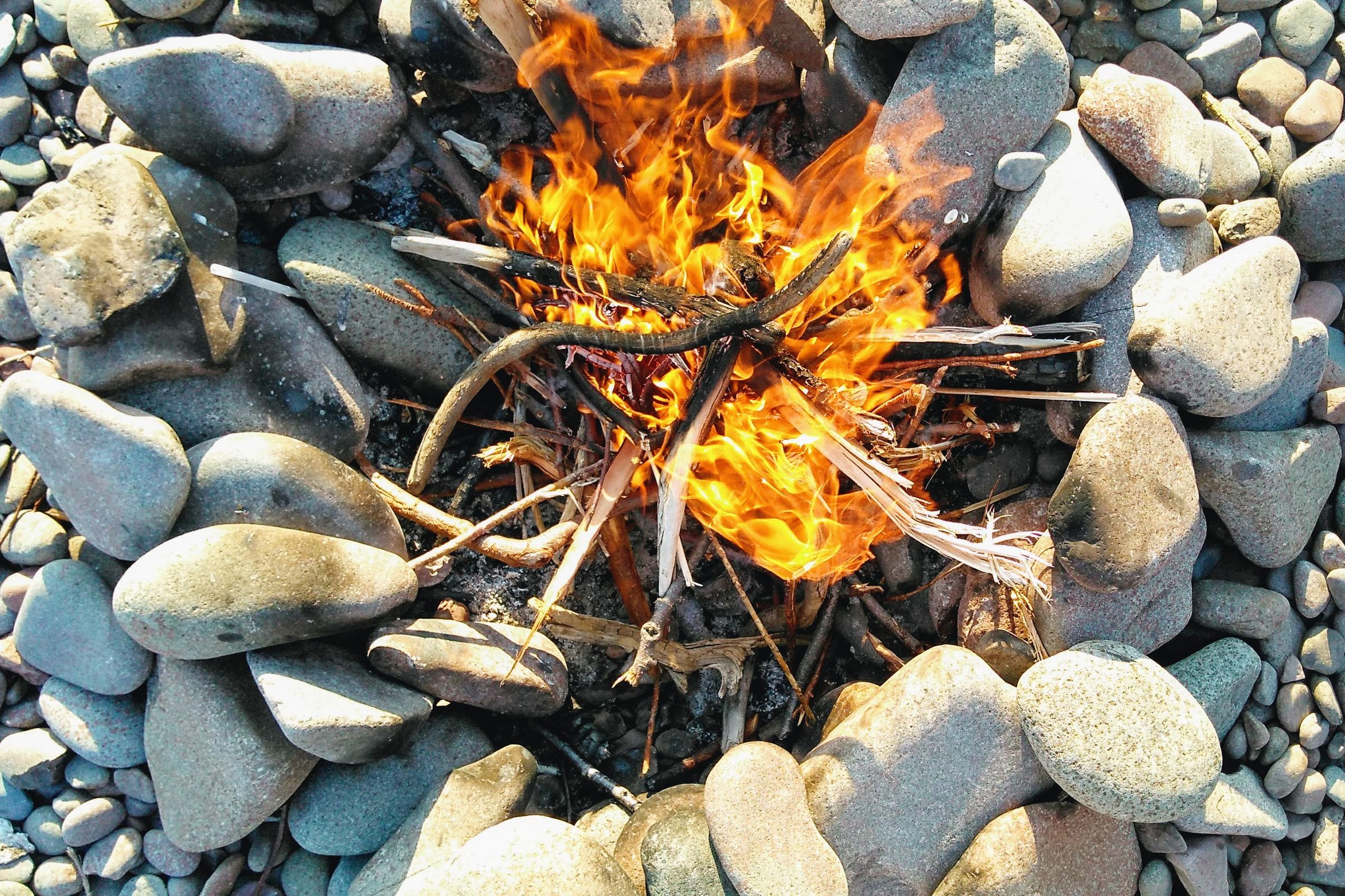 How to Build a Beach Fire : 8 Steps (with Pictures) - Instructables
