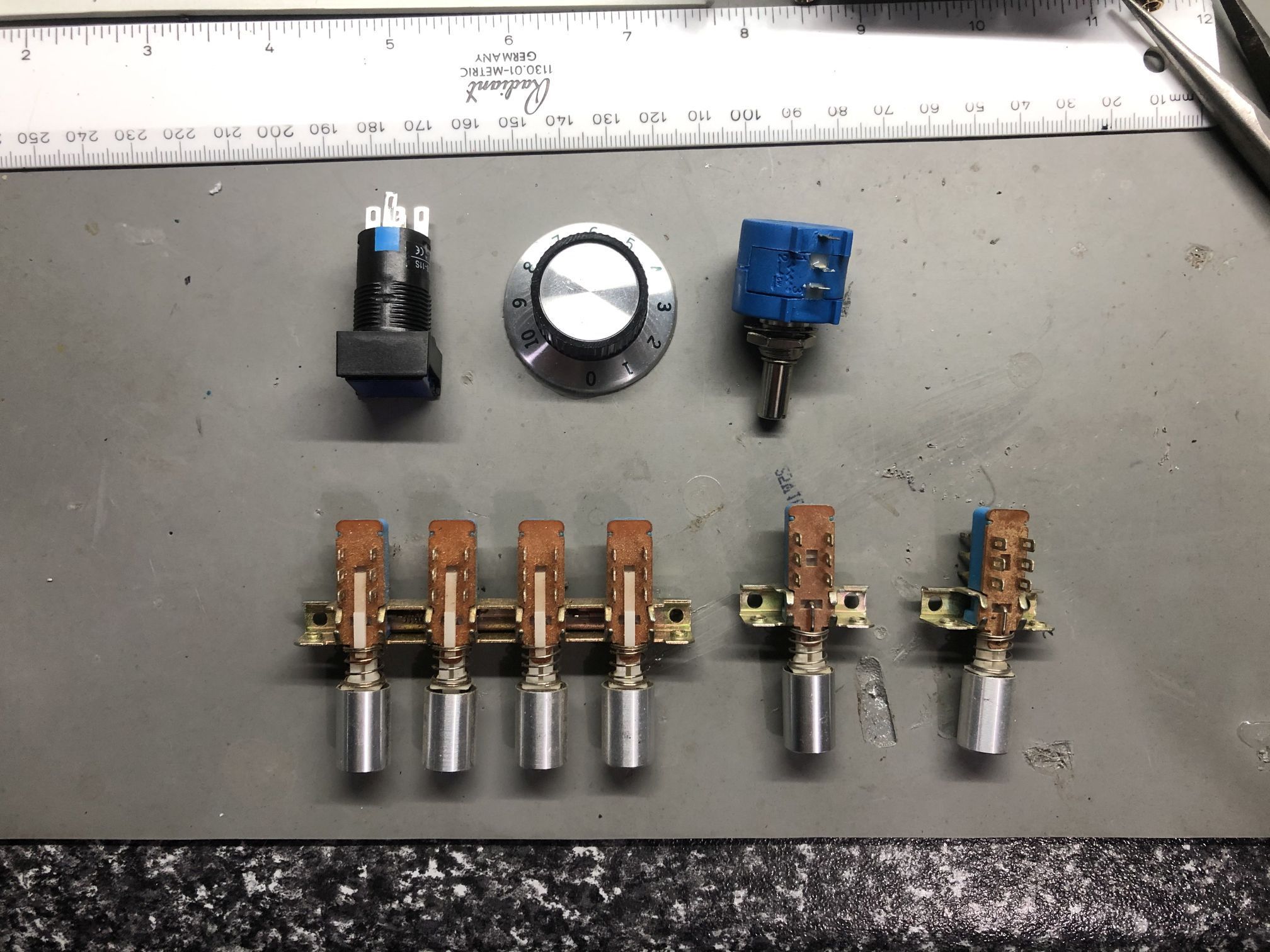 Build This 5Hz to 400KHz LED Sweep Signal Generator From Kits : 8 Steps ...
