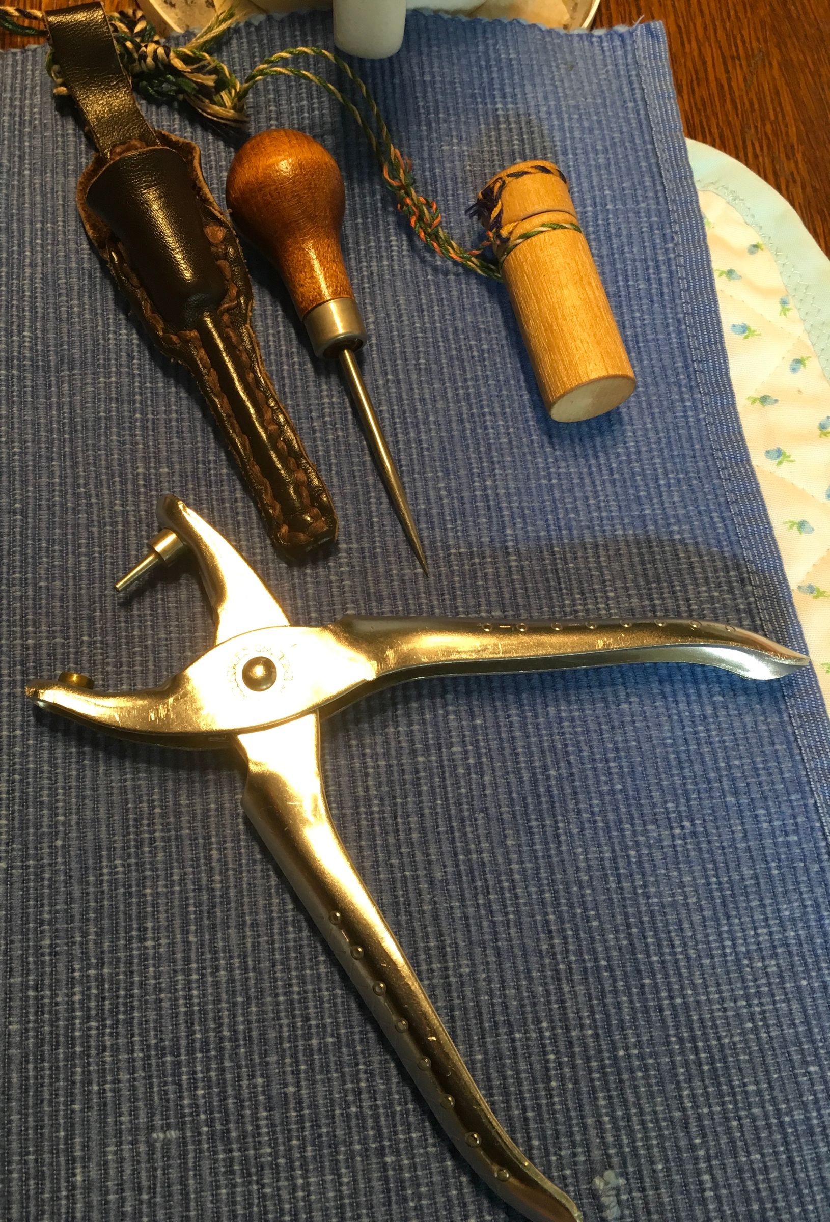 Medieval Leather Needle Case : 6 Steps (with Pictures) - Instructables