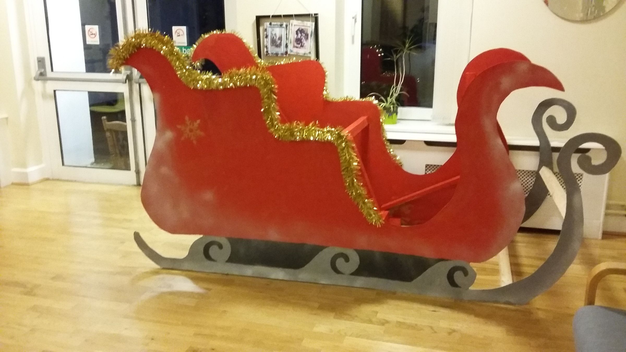 Santa Sleigh Photo Booth : 4 Steps (with Pictures) - Instructables