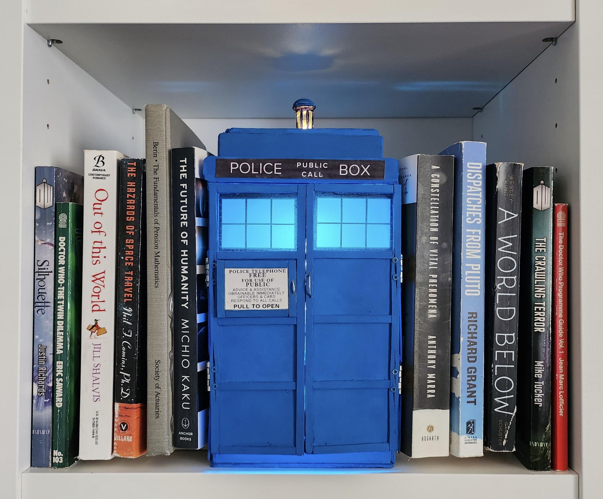 Doctor Who TARDIS Book Nook (That’s Bigger on the Inside!) : 7 Steps ...