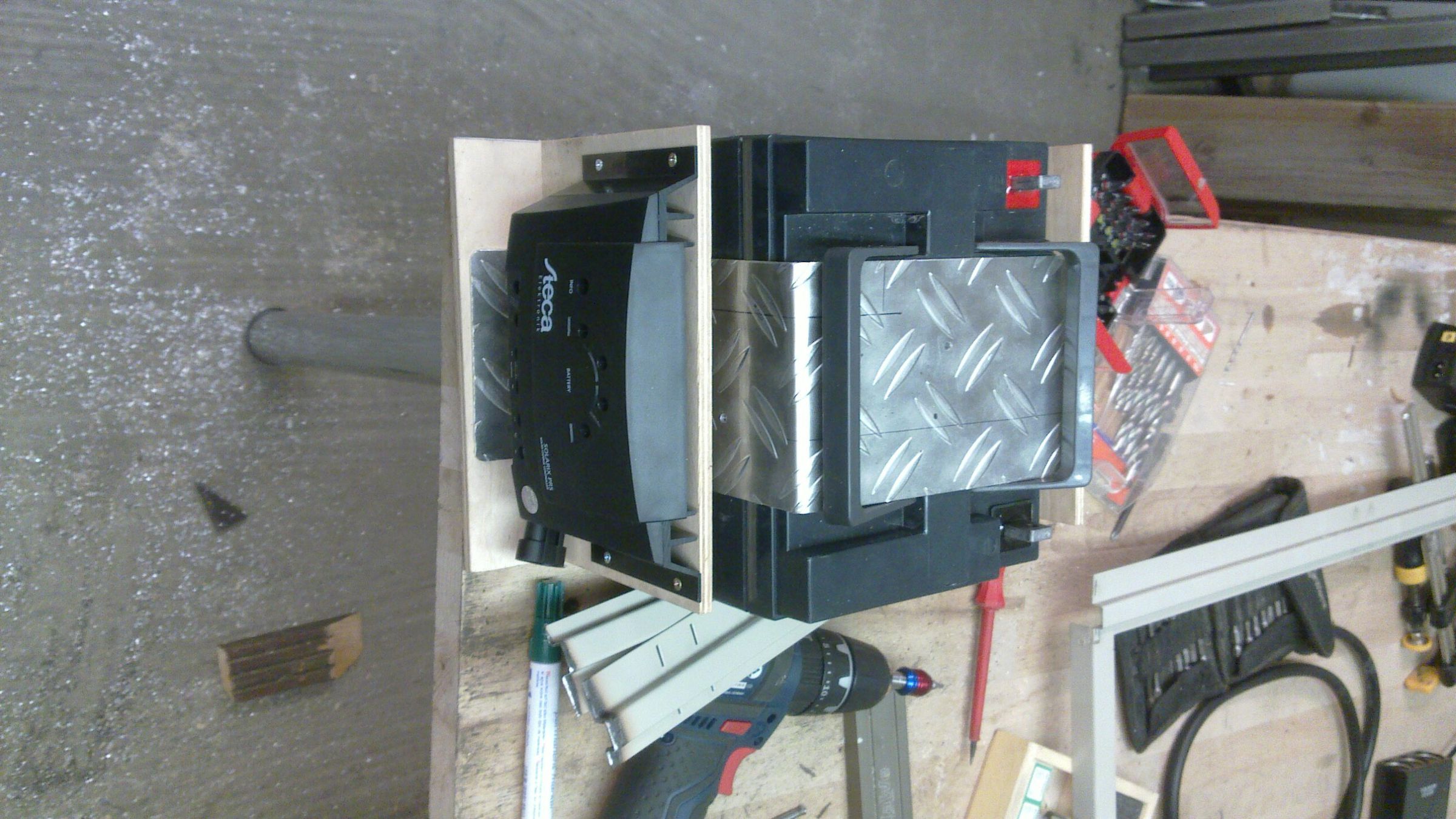 Off Grid Battery Box : 4 Steps - Instructables