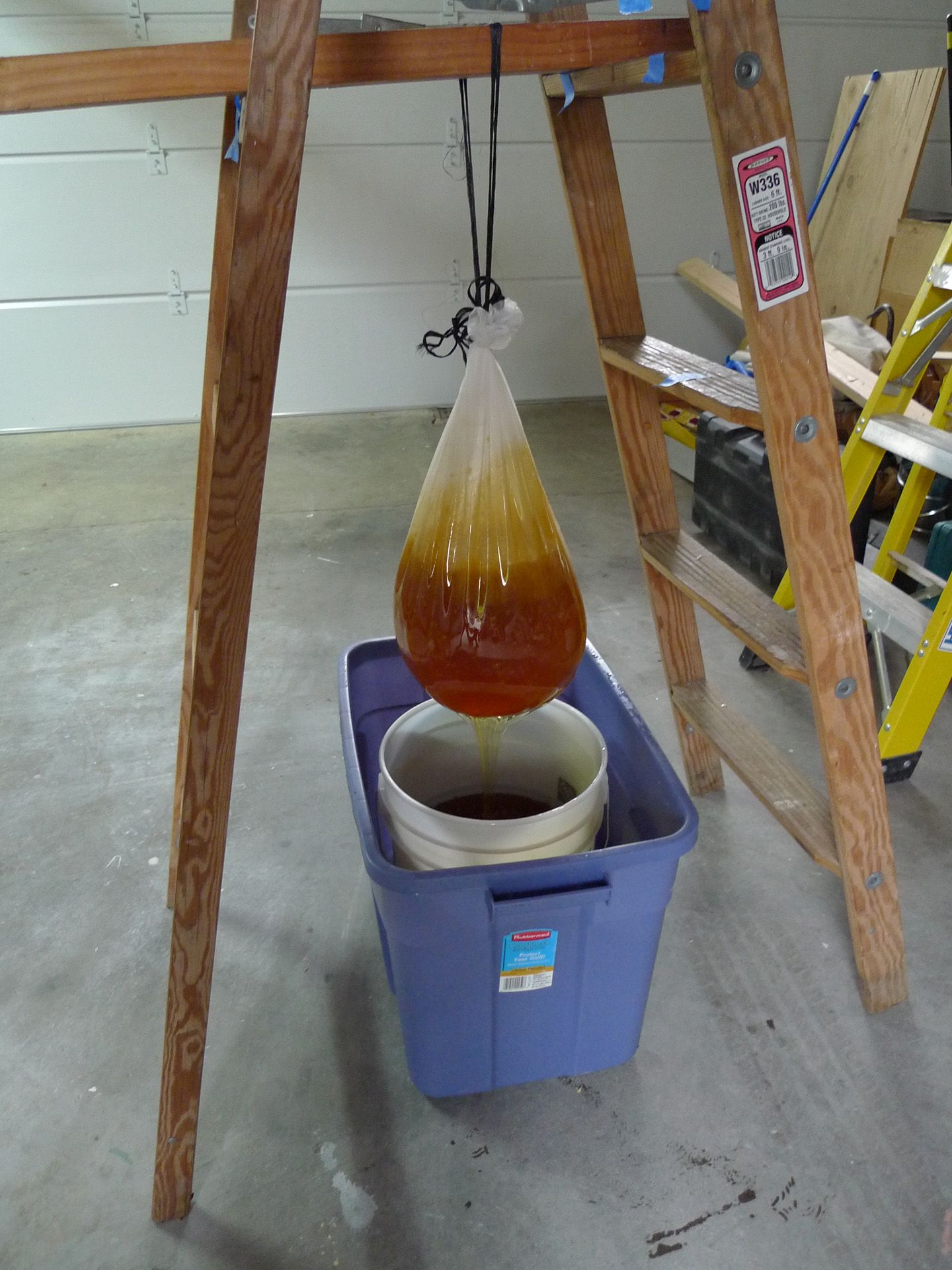 Extracting Honey : 8 Steps (with Pictures) - Instructables