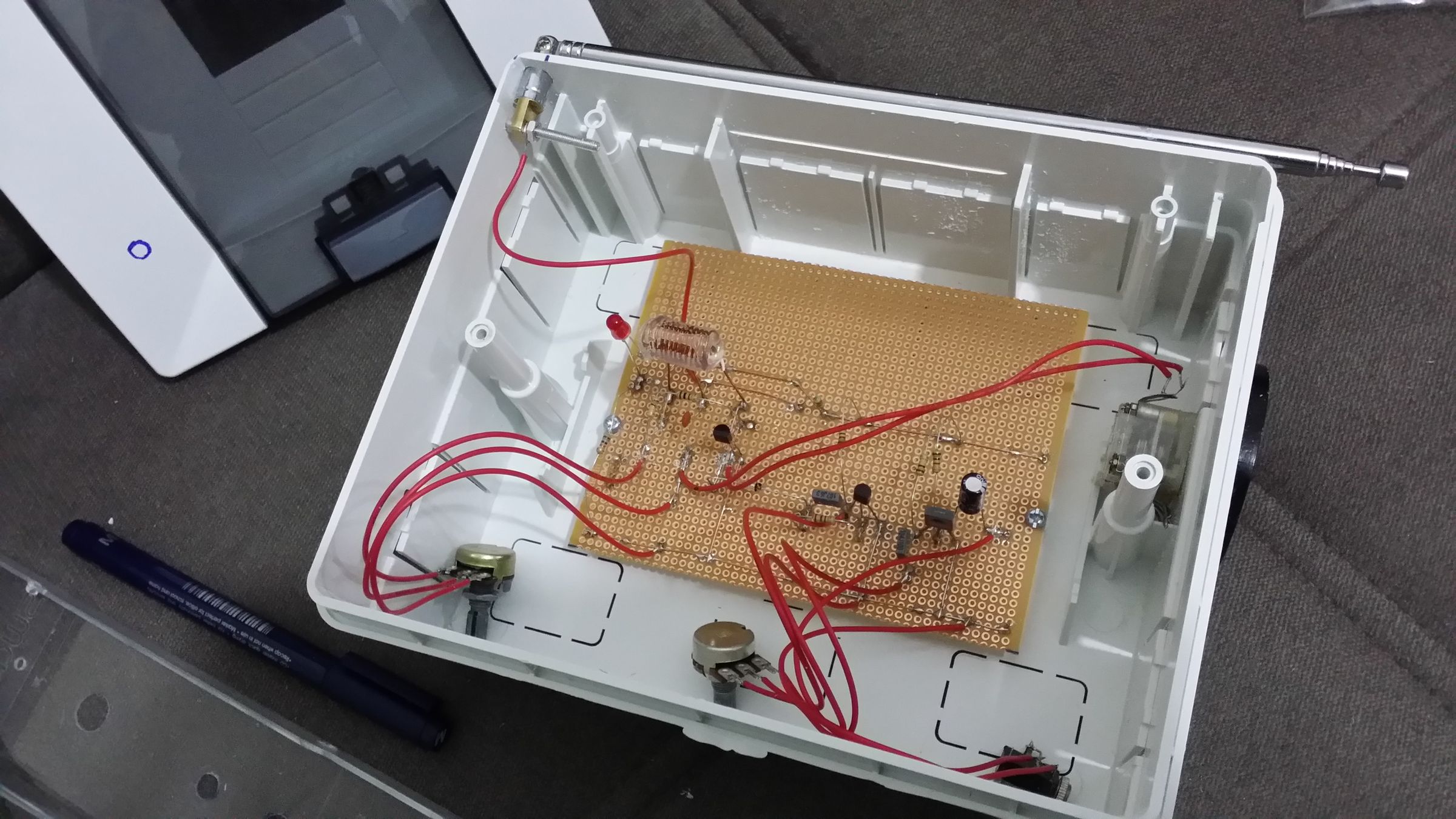 Simple FM Radio (Updated) : 6 Steps (with Pictures) - Instructables
