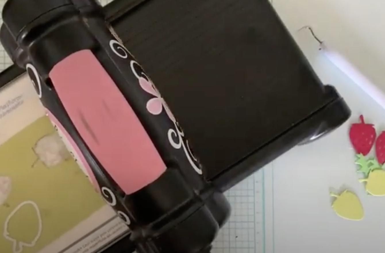 Berry Sweet Shaker Card : 12 Steps - Instructables