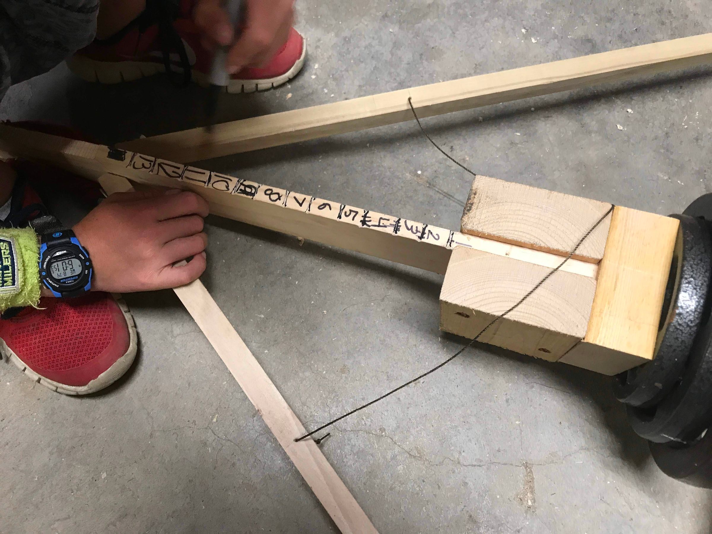 World's Simplest Trebuchet (Walking Arm Trebuchet) : 18 Steps (with ...