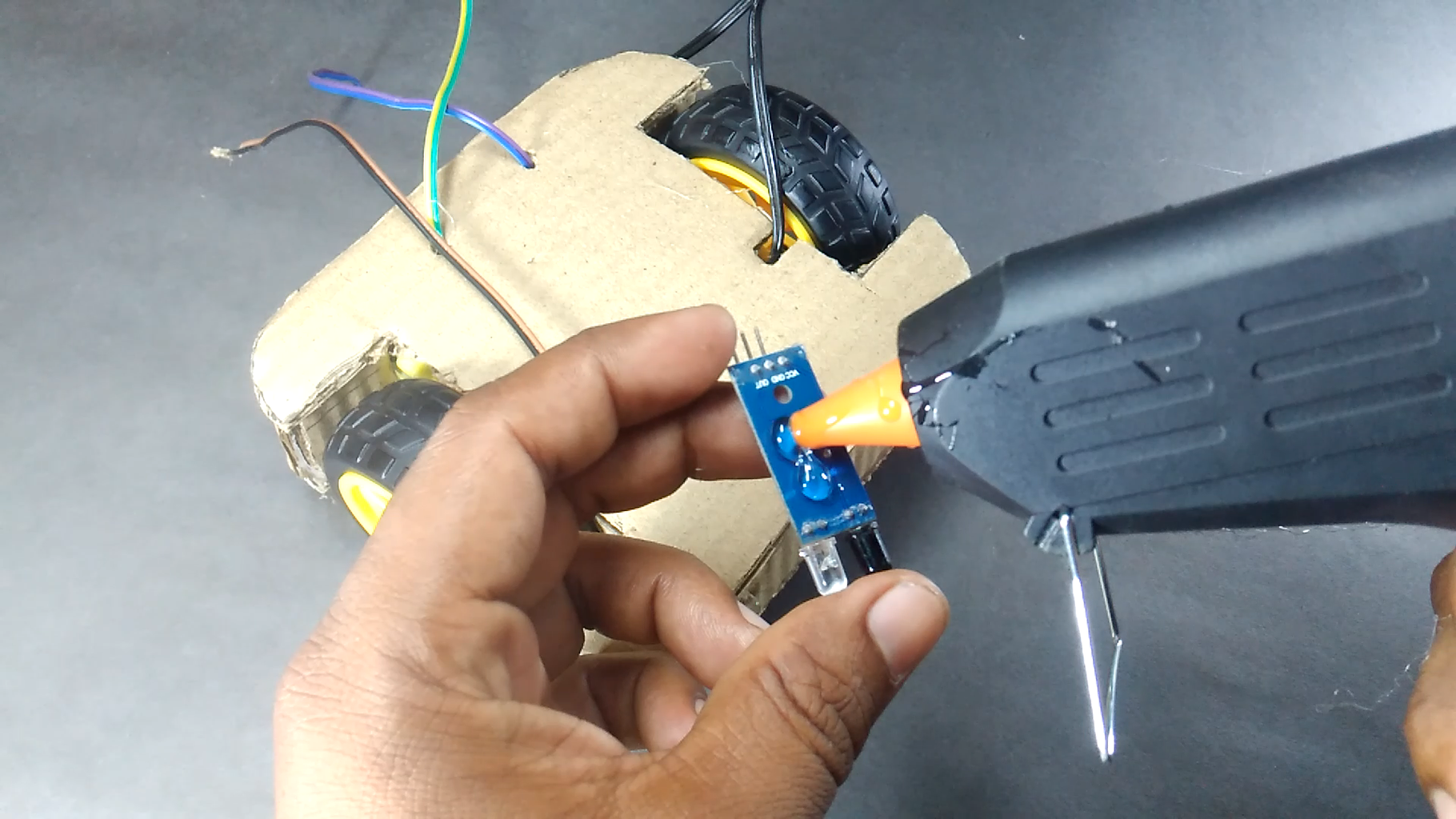 How To Make Arduino Based Edge Avoiding Robot 4 Steps Instructables