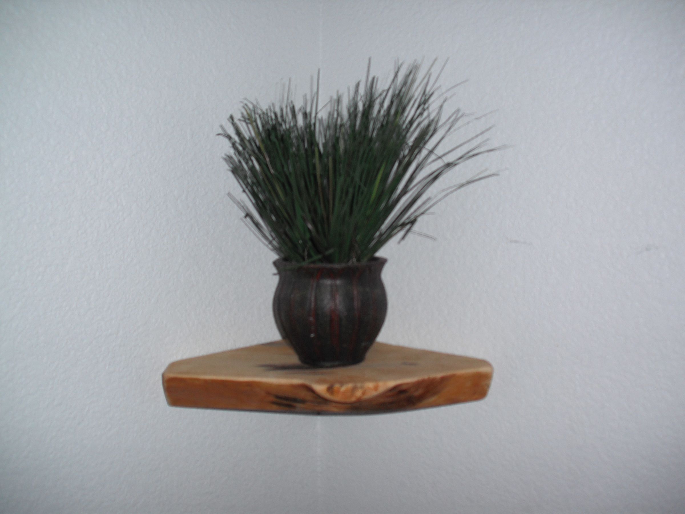 How to Make a Natural Pine Corner Shelf in Under 5 Min. : 4 Steps (with ...
