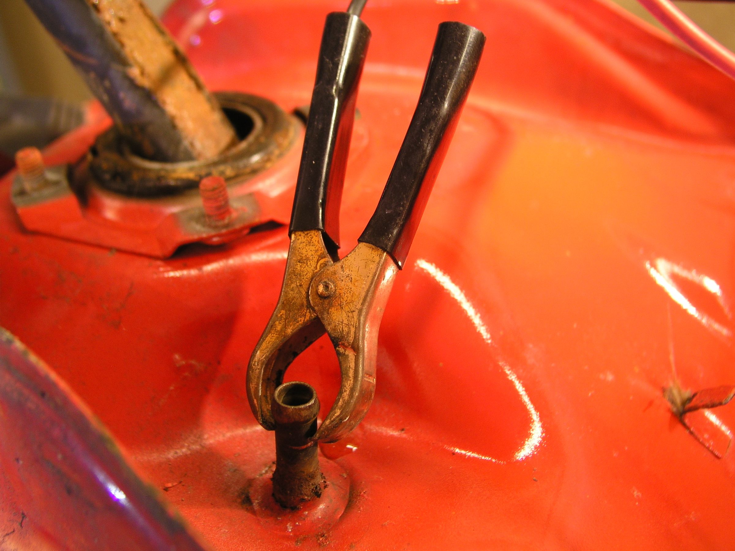 Electrolysis Rust Removal - Motorbike Fuel Tank : 6 Steps (with ...