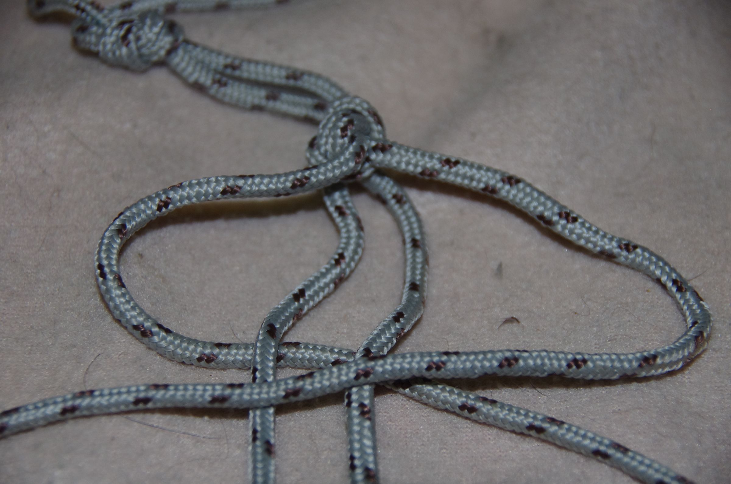 Swivelless Paracord Sling : 5 Steps - Instructables