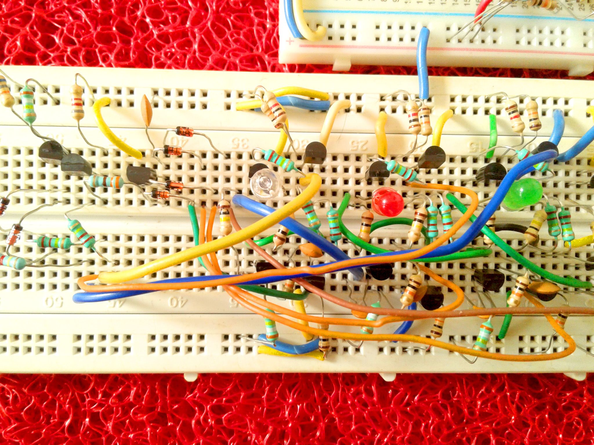 BCD Counter Using Discrete TRANSISTORS : 16 Steps - Instructables