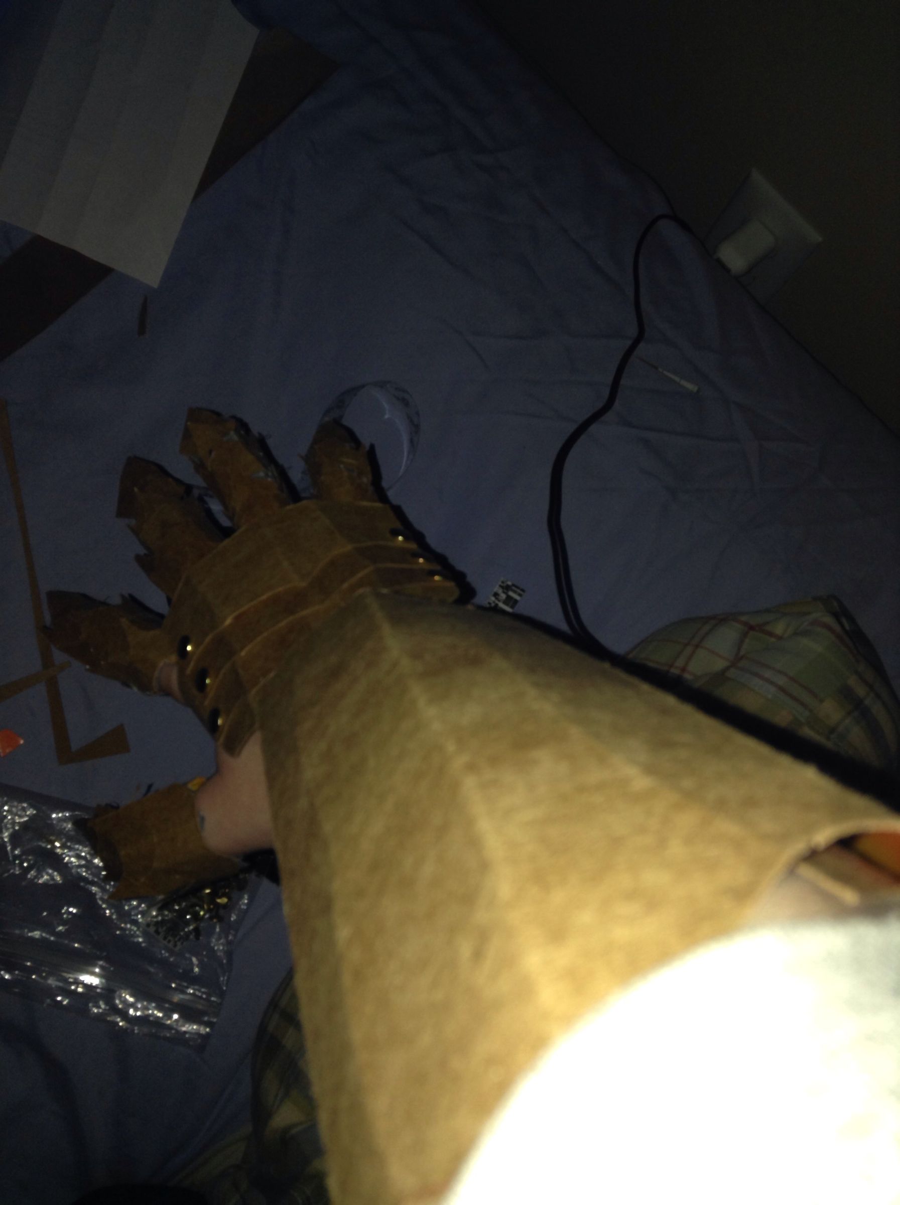 Awesome Nazgul Gauntlet : 7 Steps - Instructables