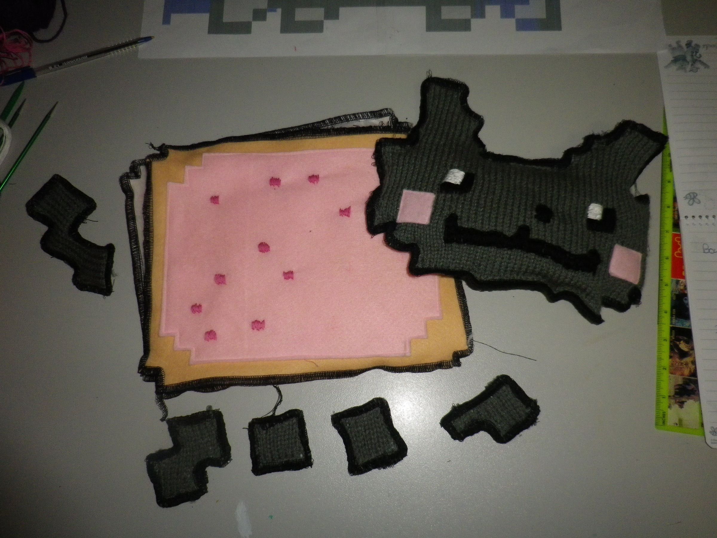 Nyan Cat Scarf Knitted : 11 Steps (with Pictures) - Instructables