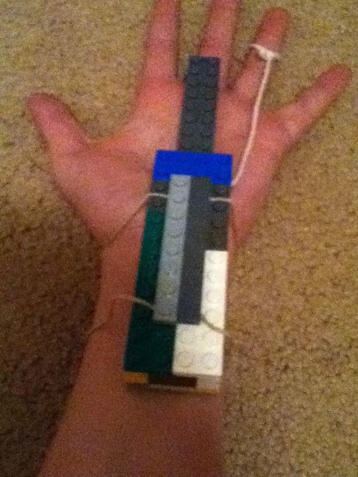 Lego Hidden Blade : 4 Steps - Instructables
