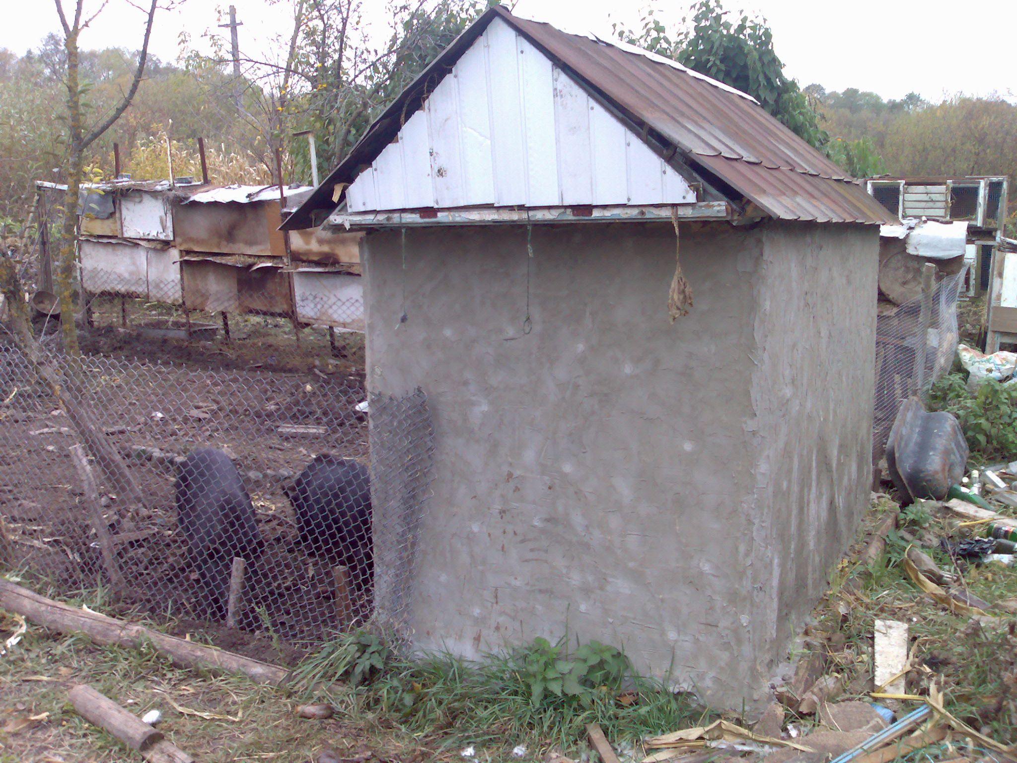 Build a Pigsty Out of Empty Bottles : 4 Steps - Instructables