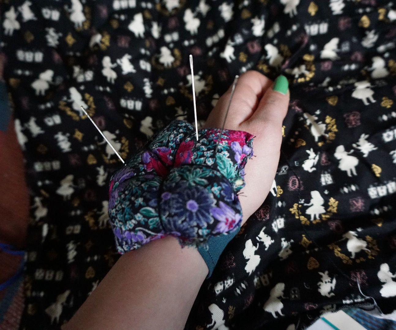 Beginner Sewing Projects: Wrist Pincushion : 4 Steps (with Pictures ...