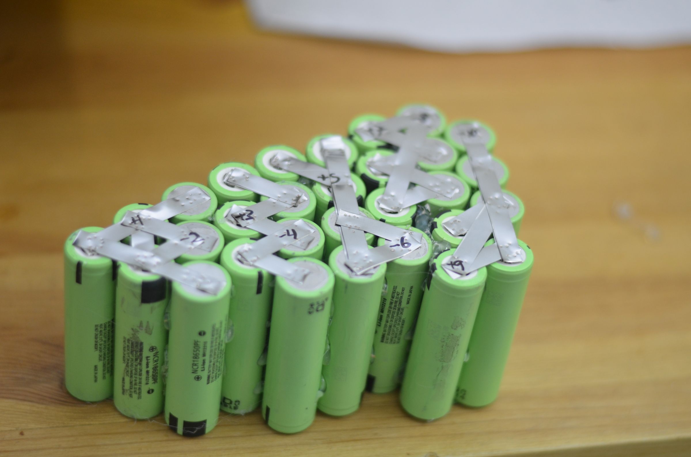 How to Make a Lithium Battery for an Electric Bicycle : 12 Steps (with ...