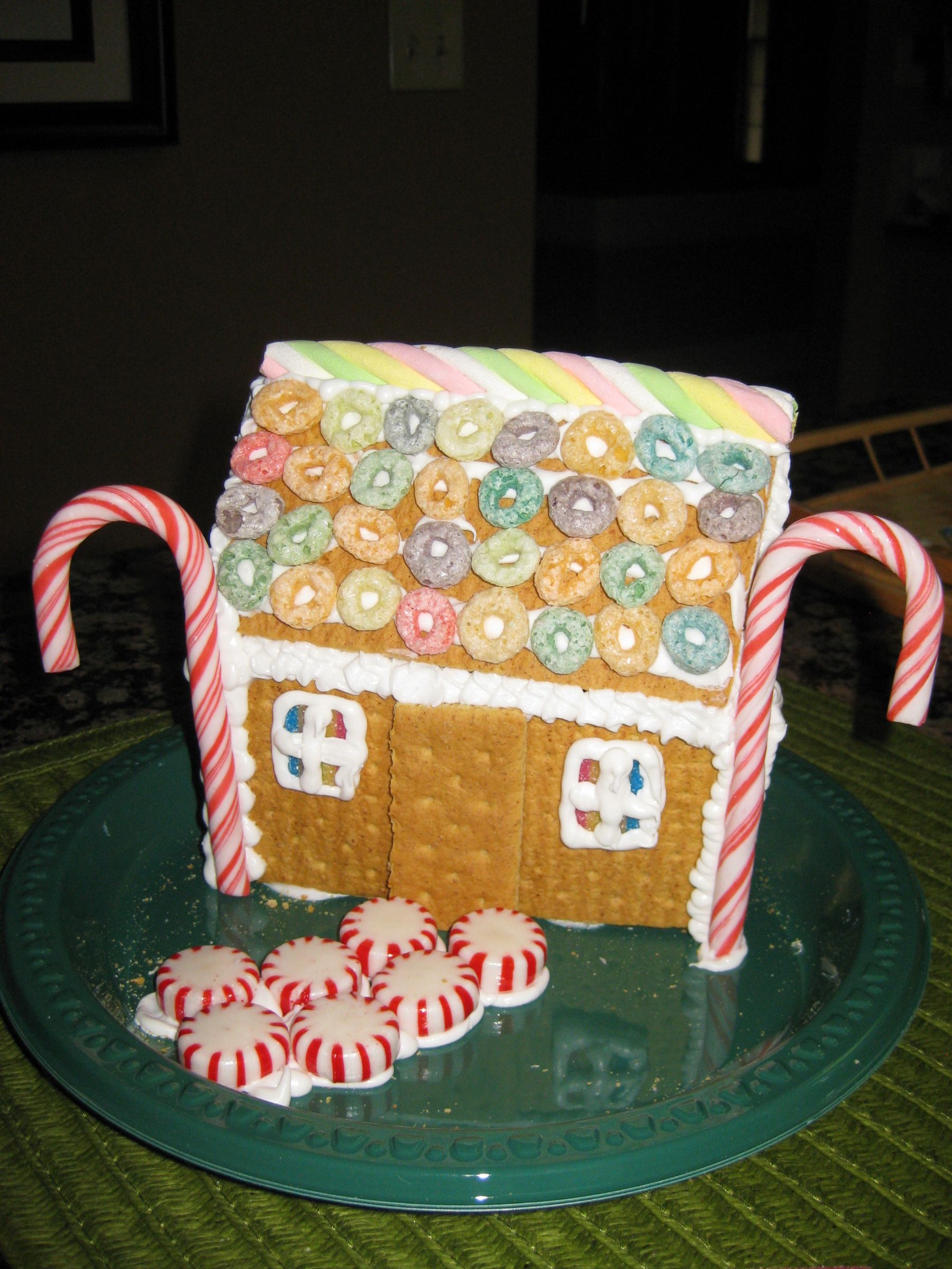 EASIEST MINI- GINGERBREAD HOUSE : 7 Steps - Instructables