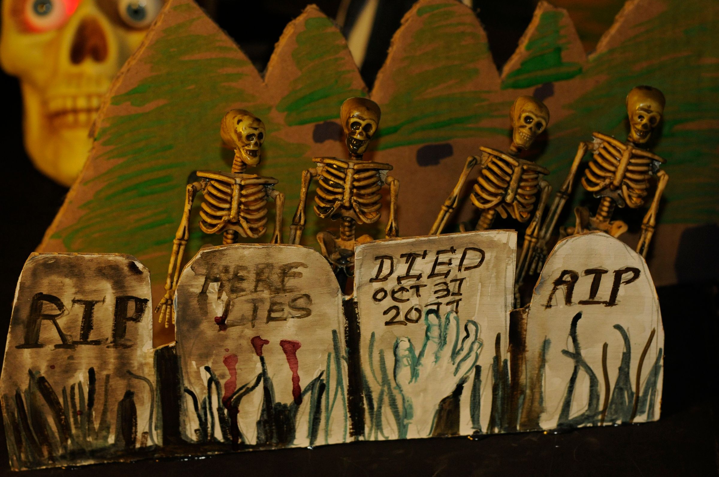 Spooky Halloween Diorama - Instructables