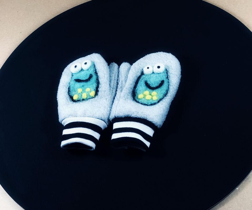 Fuzzy Applique Mittens : 12 Steps (with Pictures) - Instructables