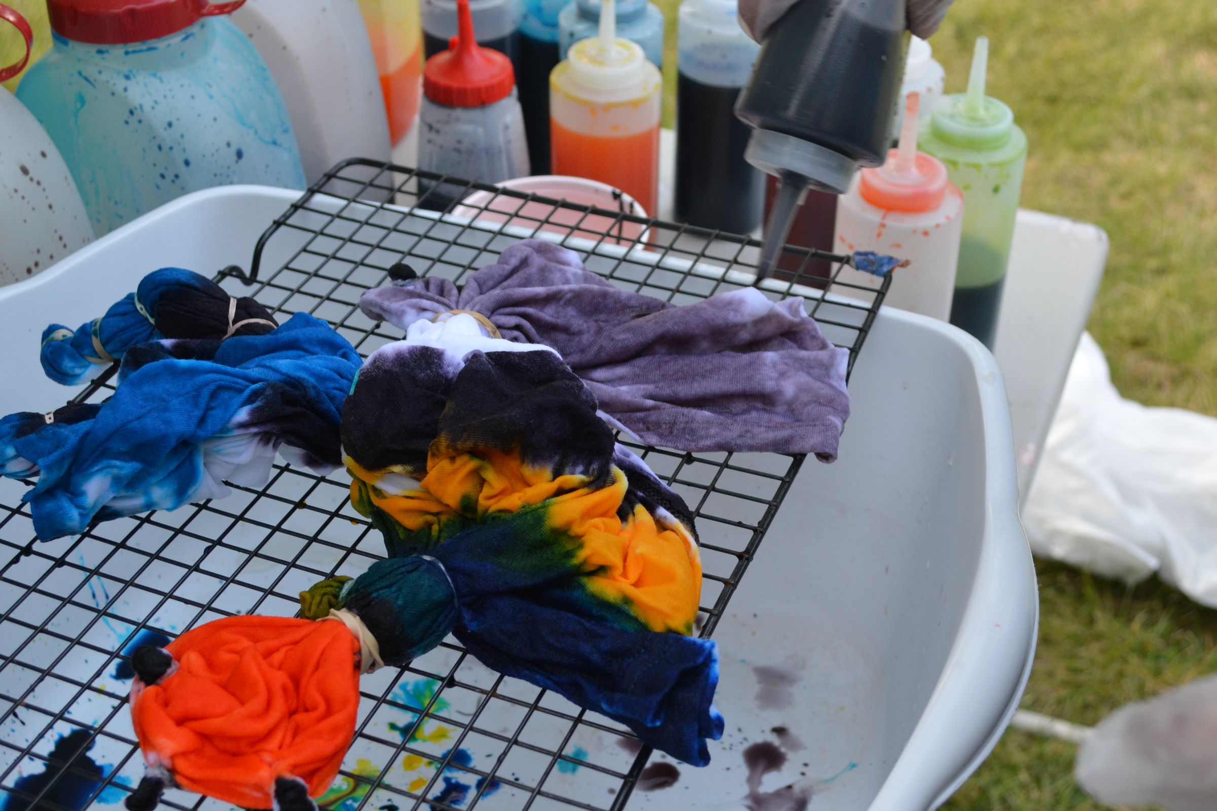 DOUBLE SIDED HALLOWEEN TIE DYE : 7 Steps (with Pictures) - Instructables