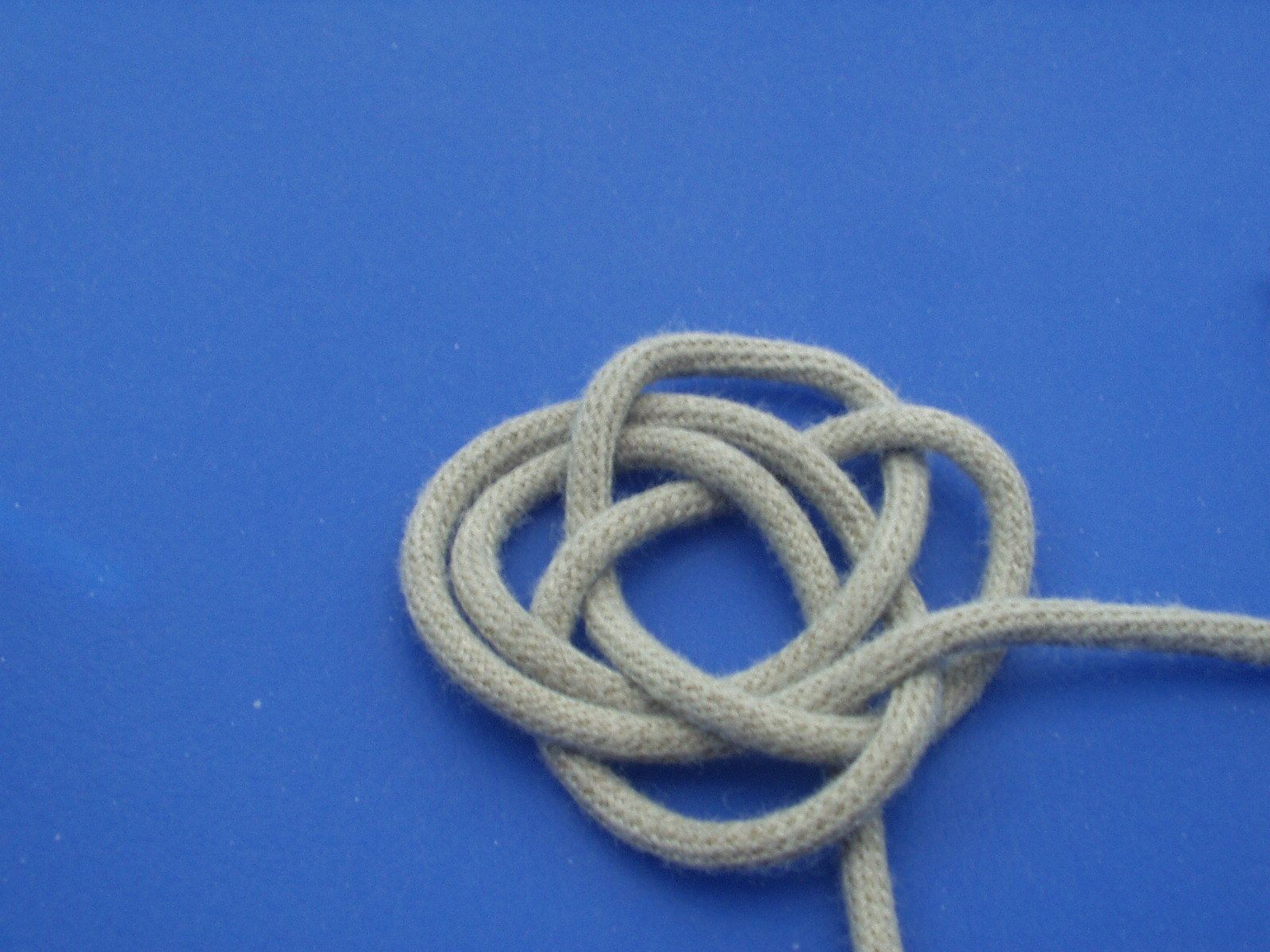 Wordless Tutorial III - Single Strand Diamond Stopper Knot : 12 Steps ...