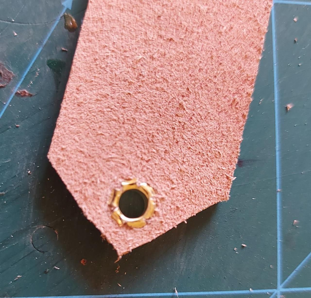 How to Make a Leather Keychain/Keyring/Keyholder : 5 Steps (with ...