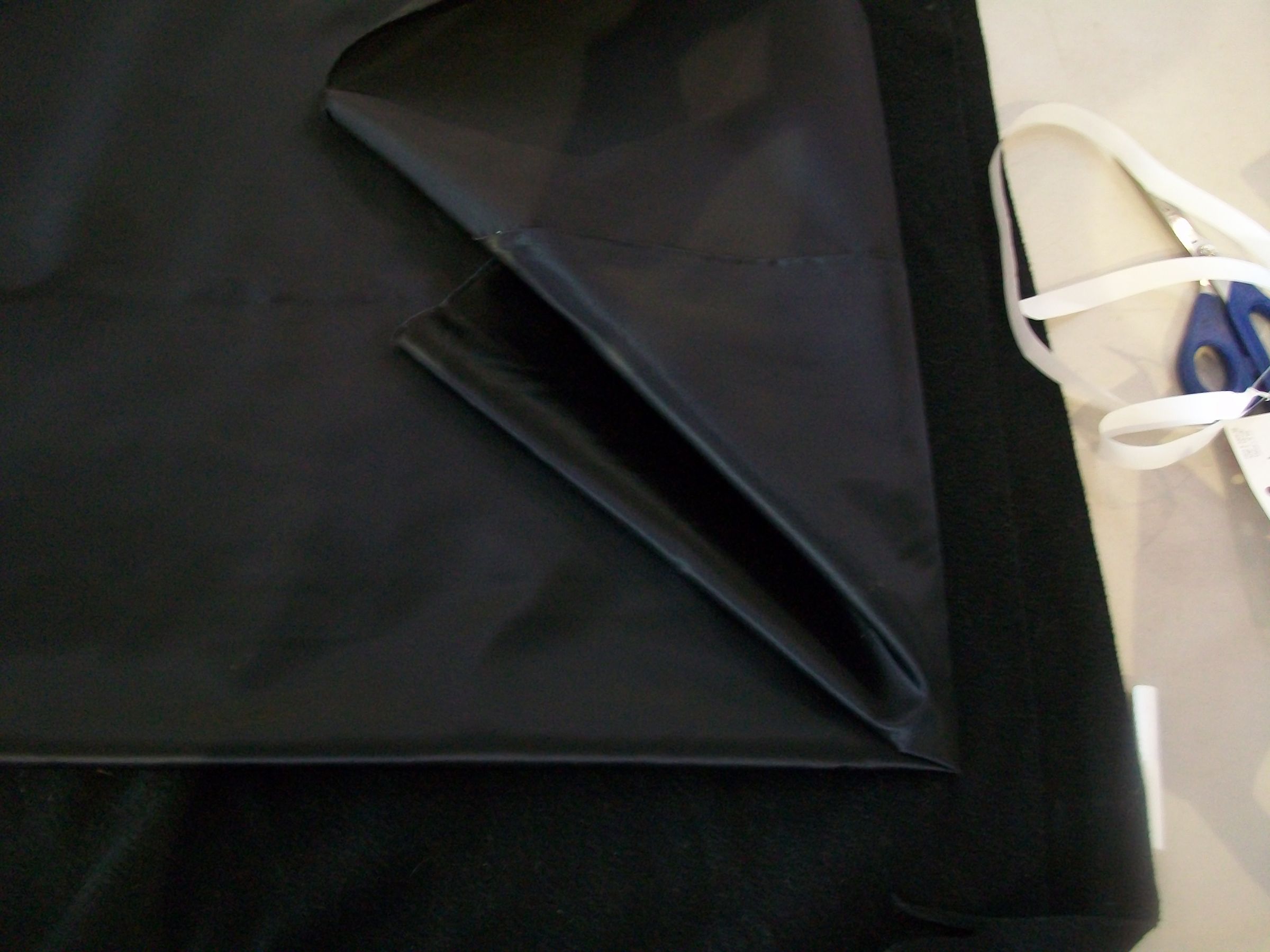 Easy No-Sew Vampire Cape : 6 Steps - Instructables