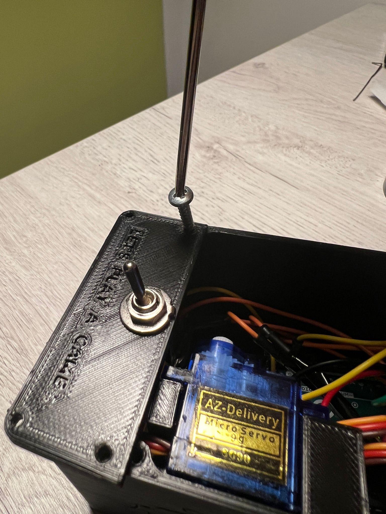 Scary Useless Box : 3 Steps (with Pictures) - Instructables